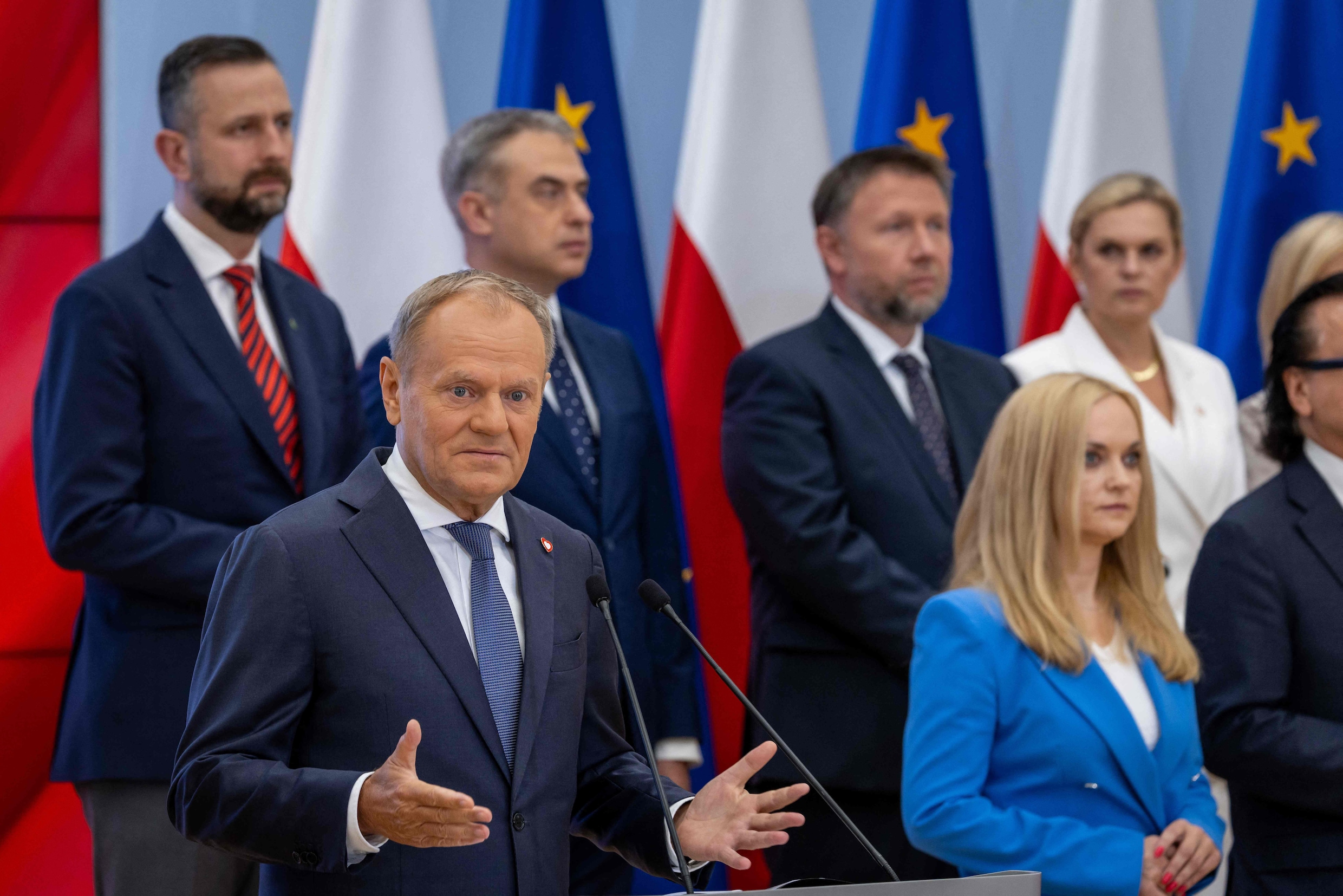 Poolse premier Tusk schudt kabinet op, nieuwe minister van Justitie moet meer vaart maken met ...