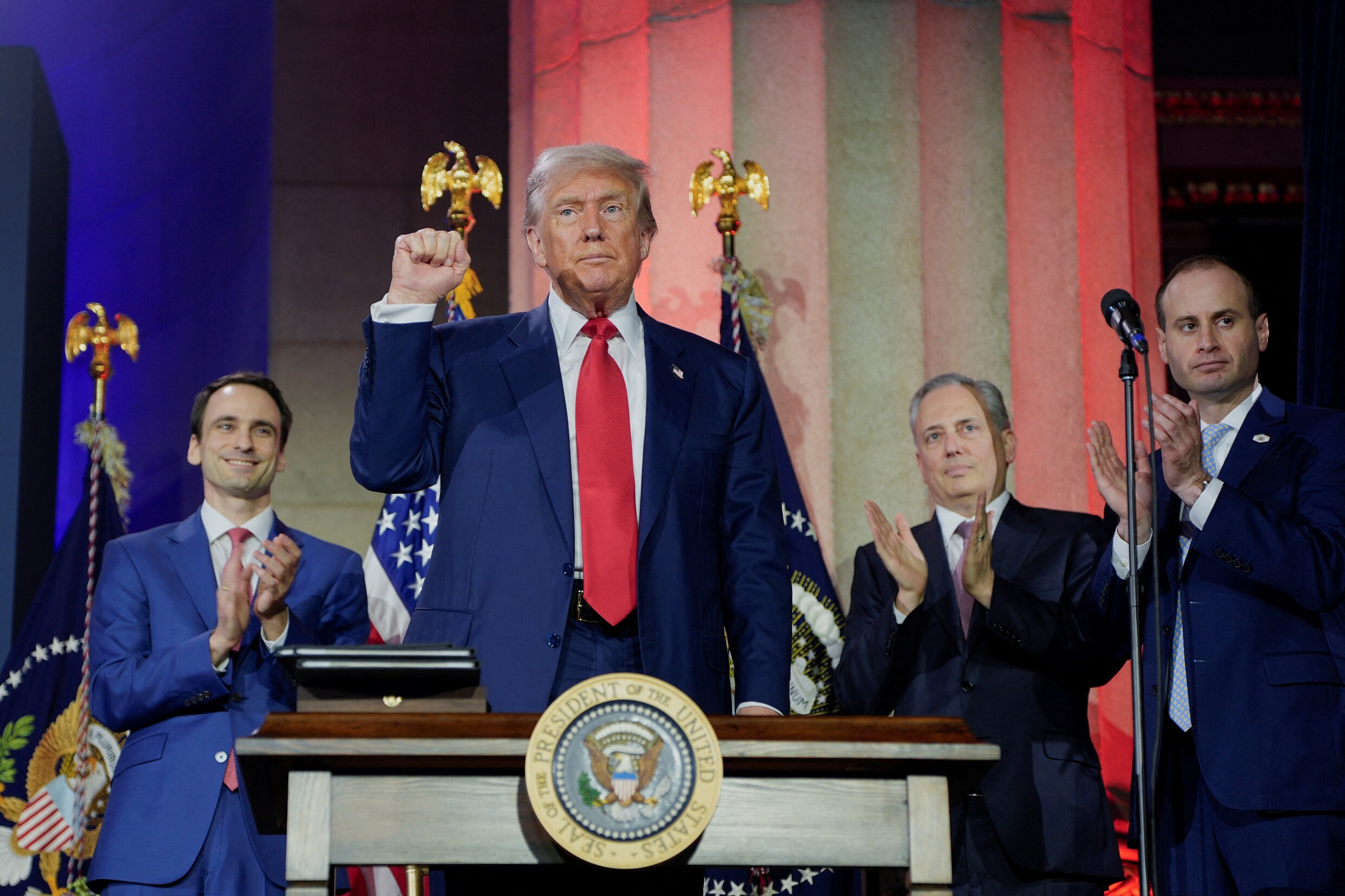 Trump gooit alle remmen los om nieuwe AI-supermacht te worden | de ...
