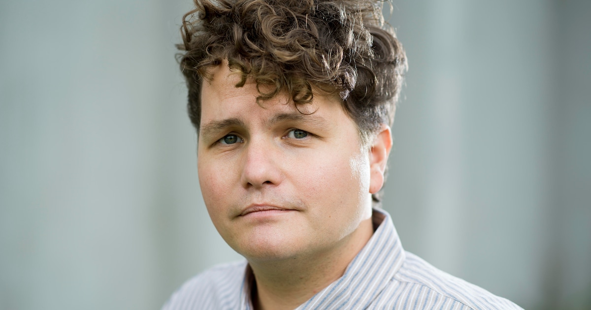 ‘Puntige zinnen die hele werelden tot leven brengen’ – Maarten van der ...