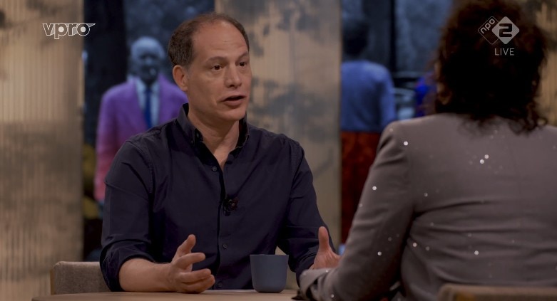 Als Simon Kuper zijn koele pantser aflegt, volgt er een emotioneel ...
