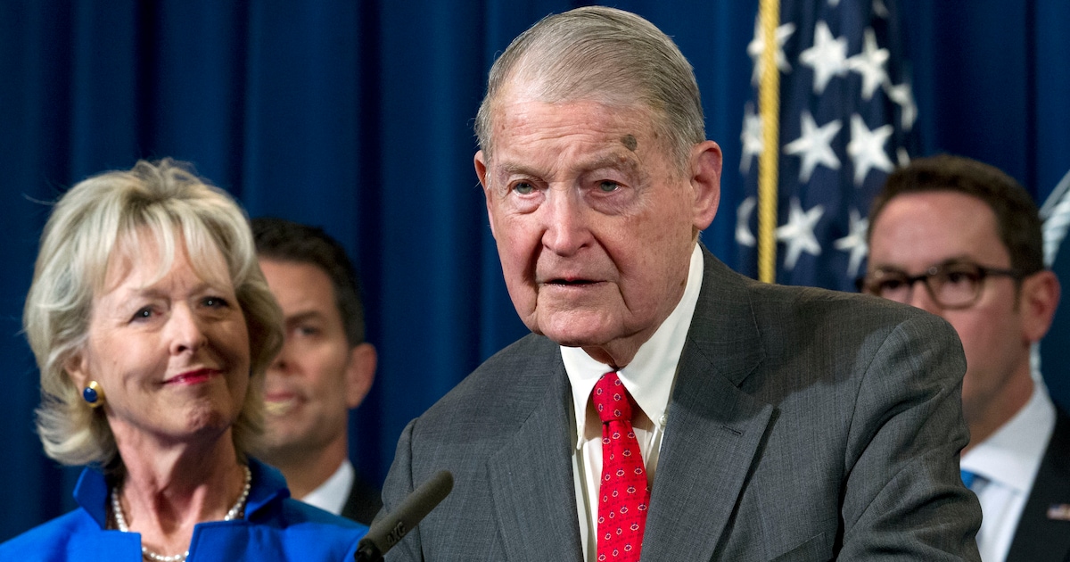 William Webster (1924-2025), de onkreukbare jurist die de FBI én de CIA ...