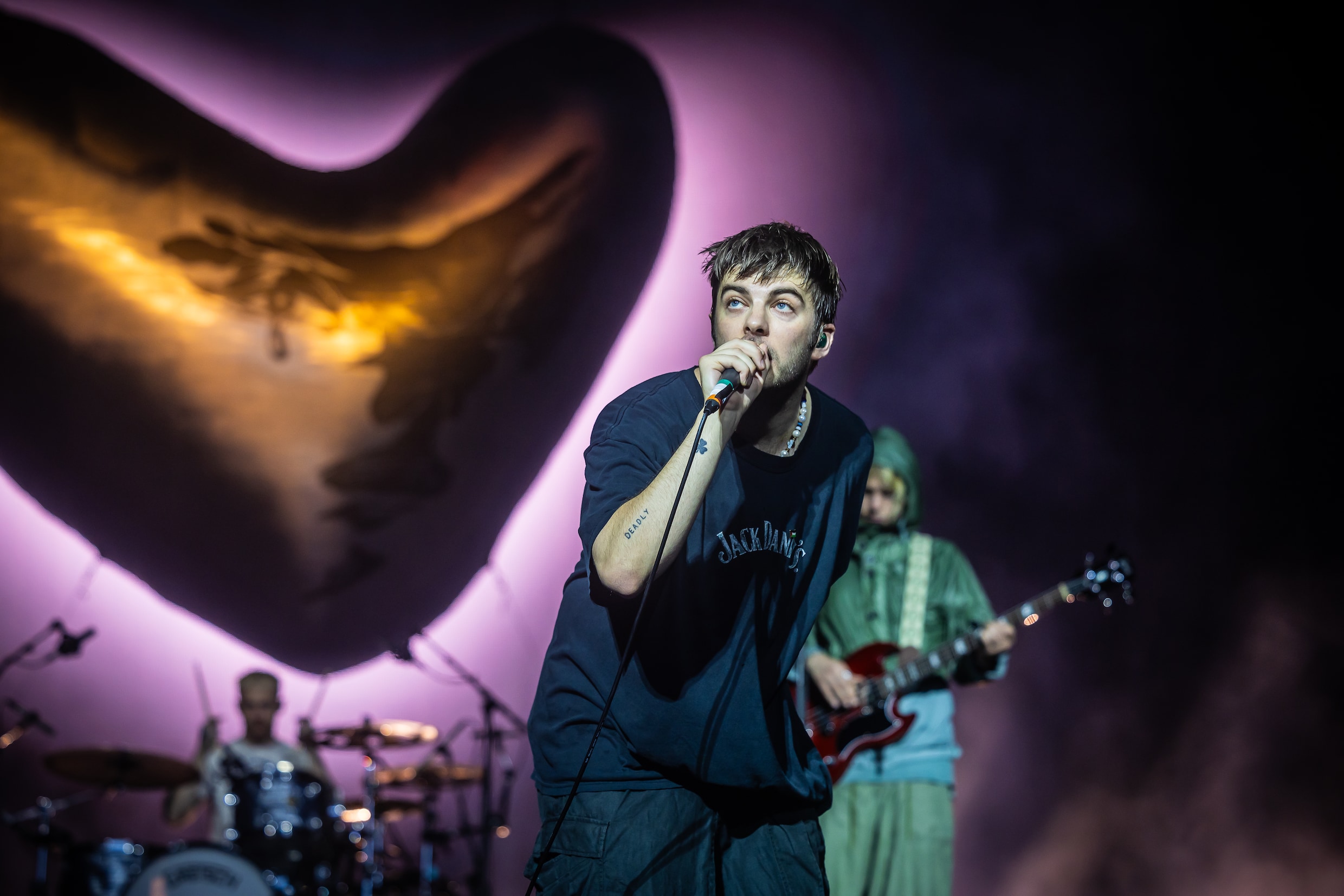 Lola Young was een hoogtepunt van Lowlands 2025, Fontaines D.C. was ...