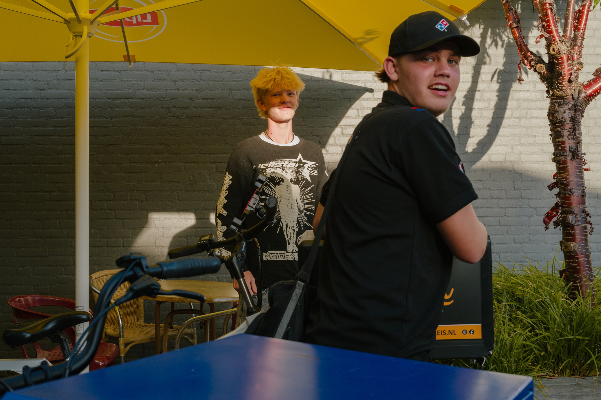 In het weekend nemen we het leven door met een toevallige passant. Deze ...