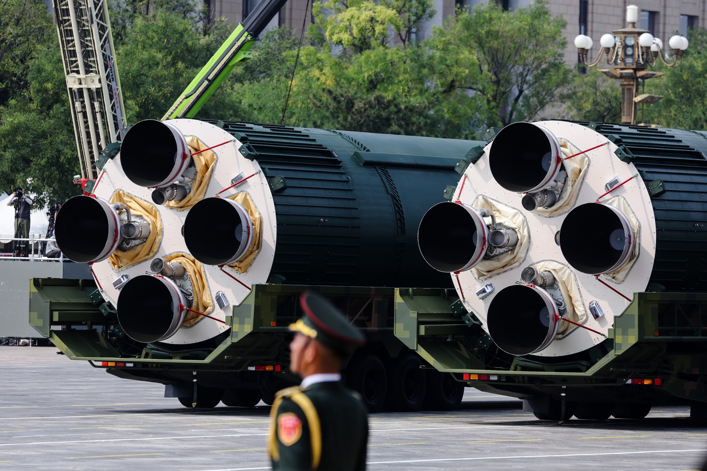 Zeedrones, kernraketten en hypersonische wapens: China haalt militaire ...