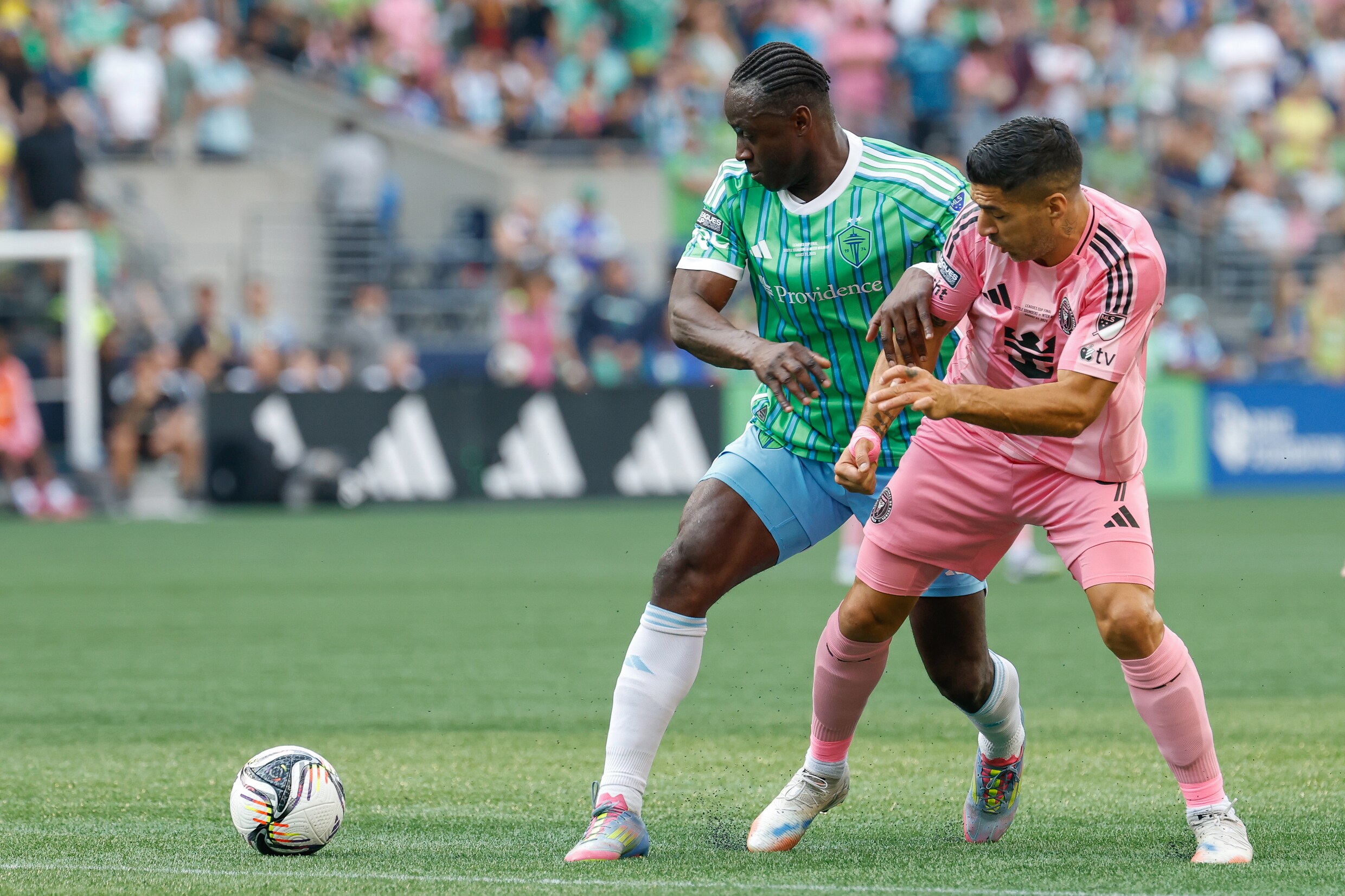 Niet bijten maar spugen: Luis Suárez laat zich weer eens van zijn slechtste kant zien | de ...