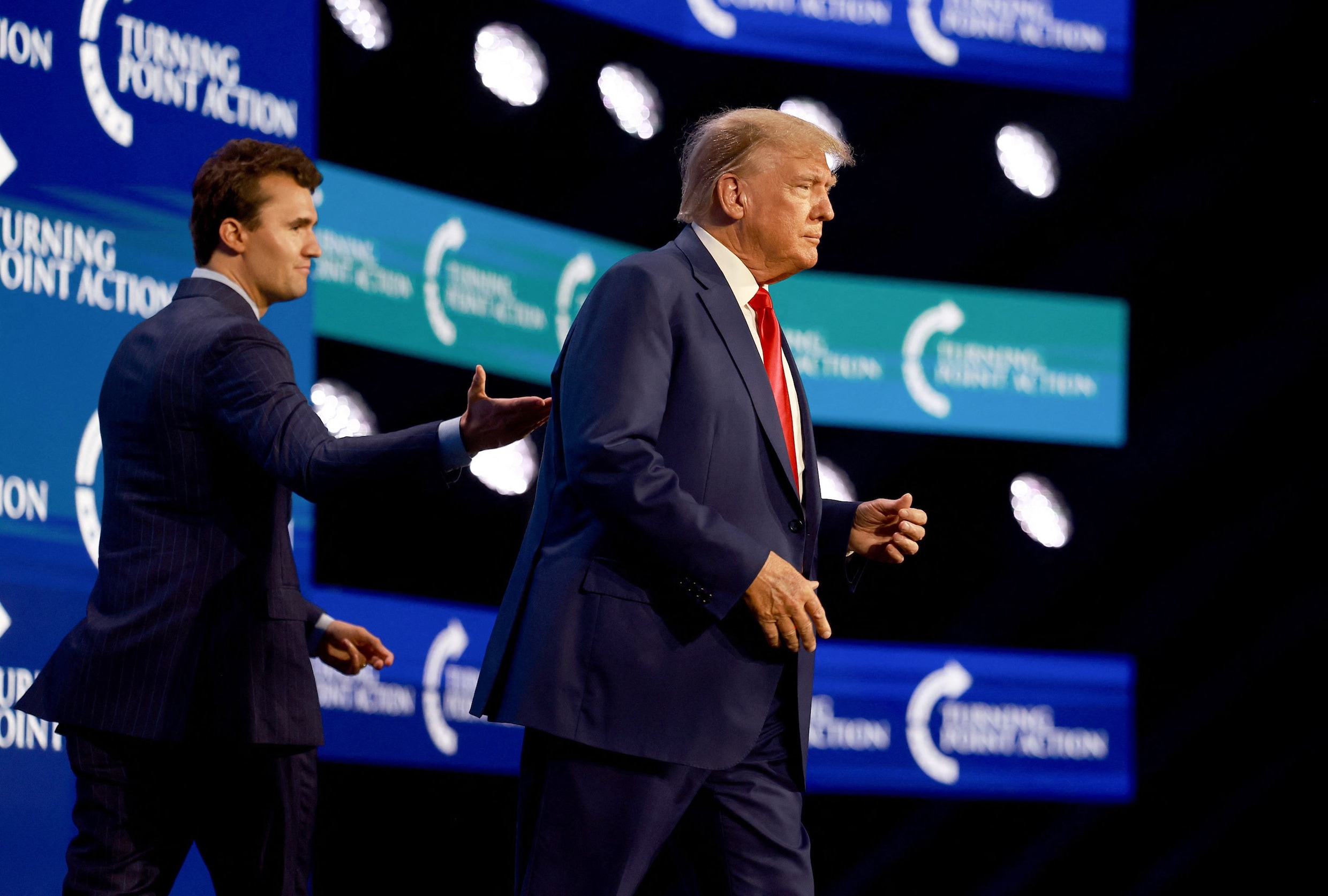 Page Reader AI | Doodgeschoten Charlie Kirk (31), vertrouweling van ...
