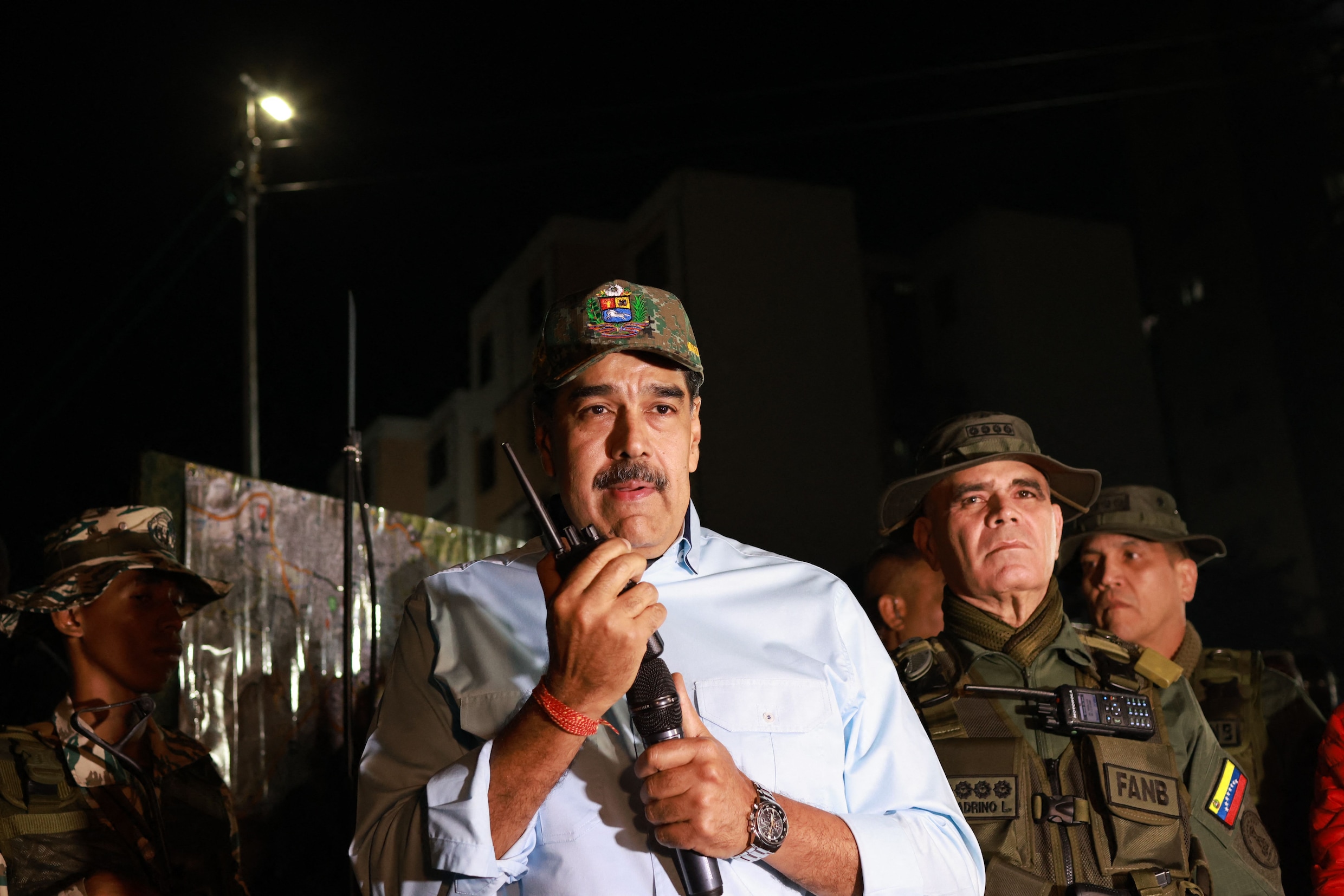 Maduro wil dat bevolking schietles neemt ‘ter verdediging van het ...