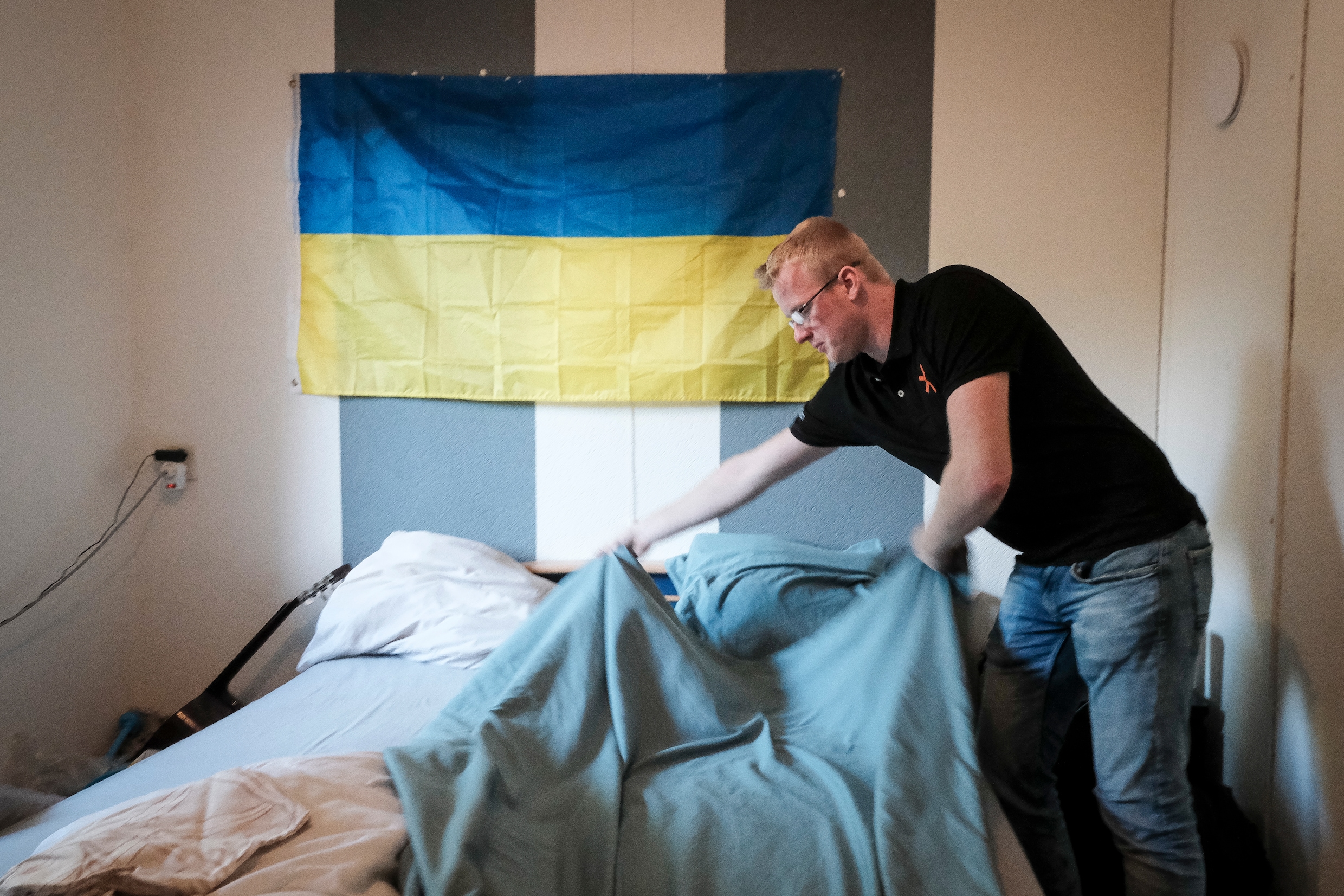 Opvanglocaties voor Oekraïners zijn overvol, dus slaapt Vadim uit Kyiv ...