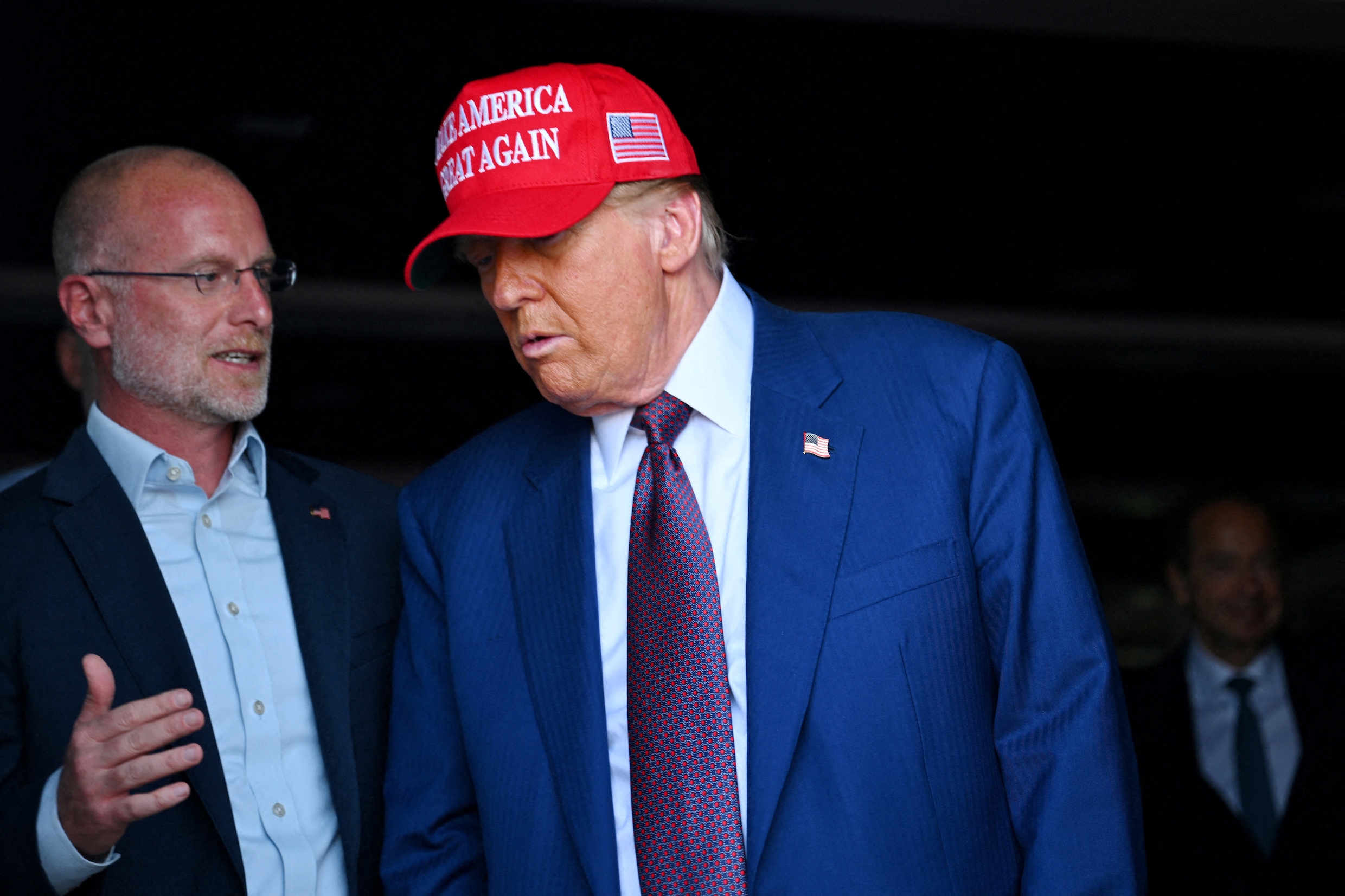 Wie is FCC-baas Brendan Carr, die Trumps zuivering van de Amerikaanse ...
