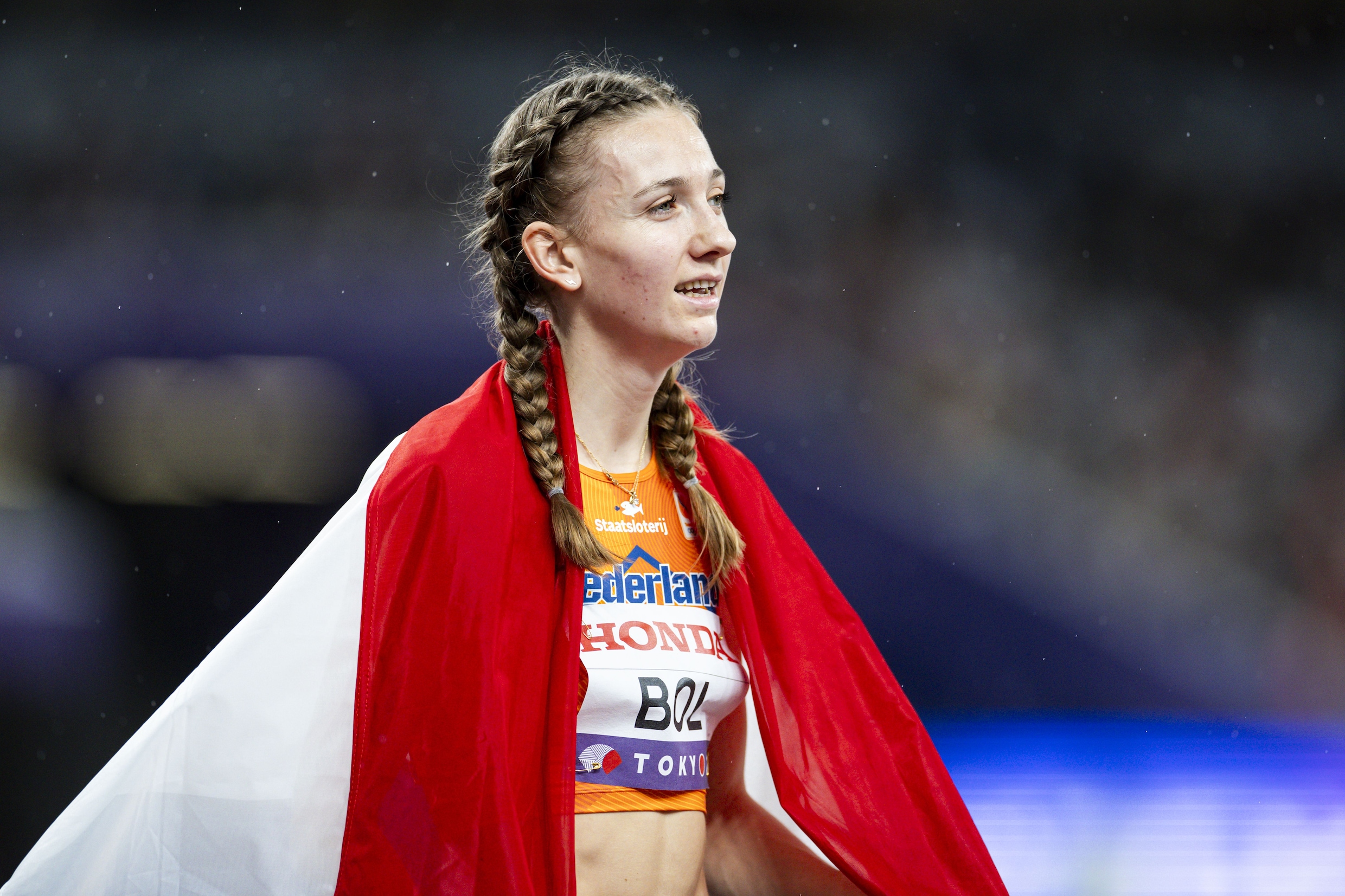 Femke Bol verrast en kiest een ander pad: de 800 meter, oftewel: twee ...