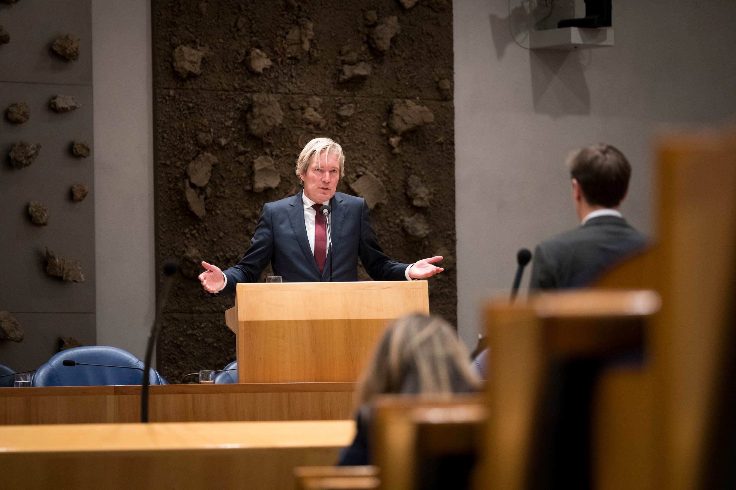Kamer houdt voet bij stuk: kabinet moet tegen plan voor ...