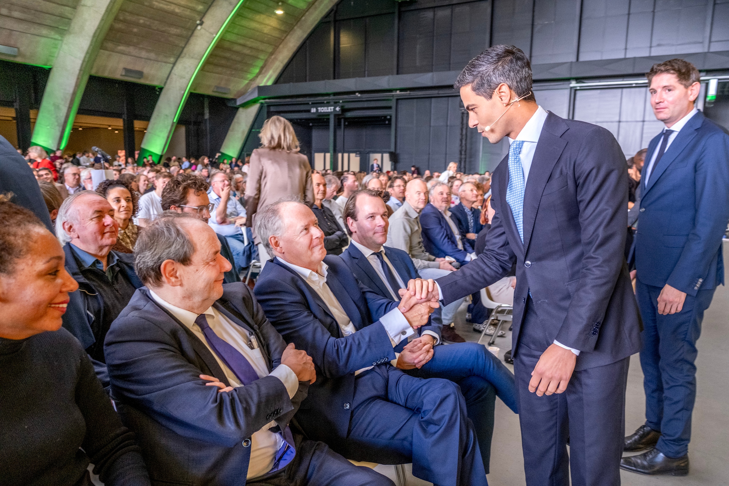 Live verkiezingen: In de Arnhemse nacht wordt progressief gestemd: ‘Ik leef in een bubbel’ | de ...