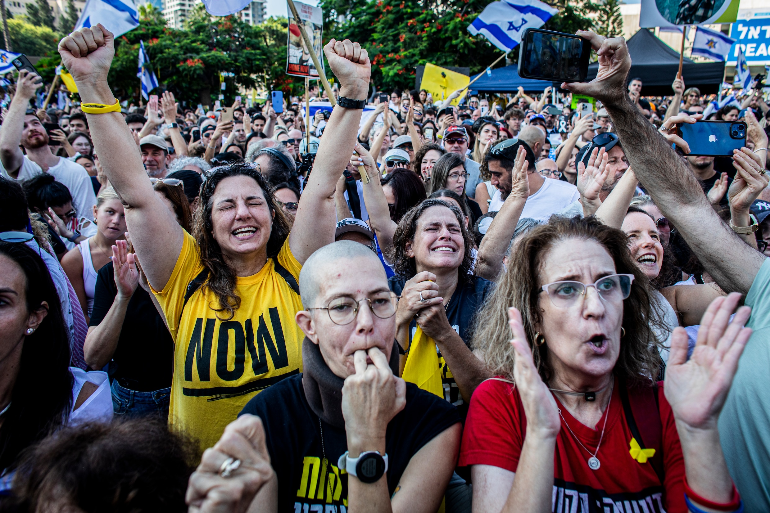 Intense blijdschap in Tel Aviv om vrijgelaten gijzelaars: ‘Dit zijn ...