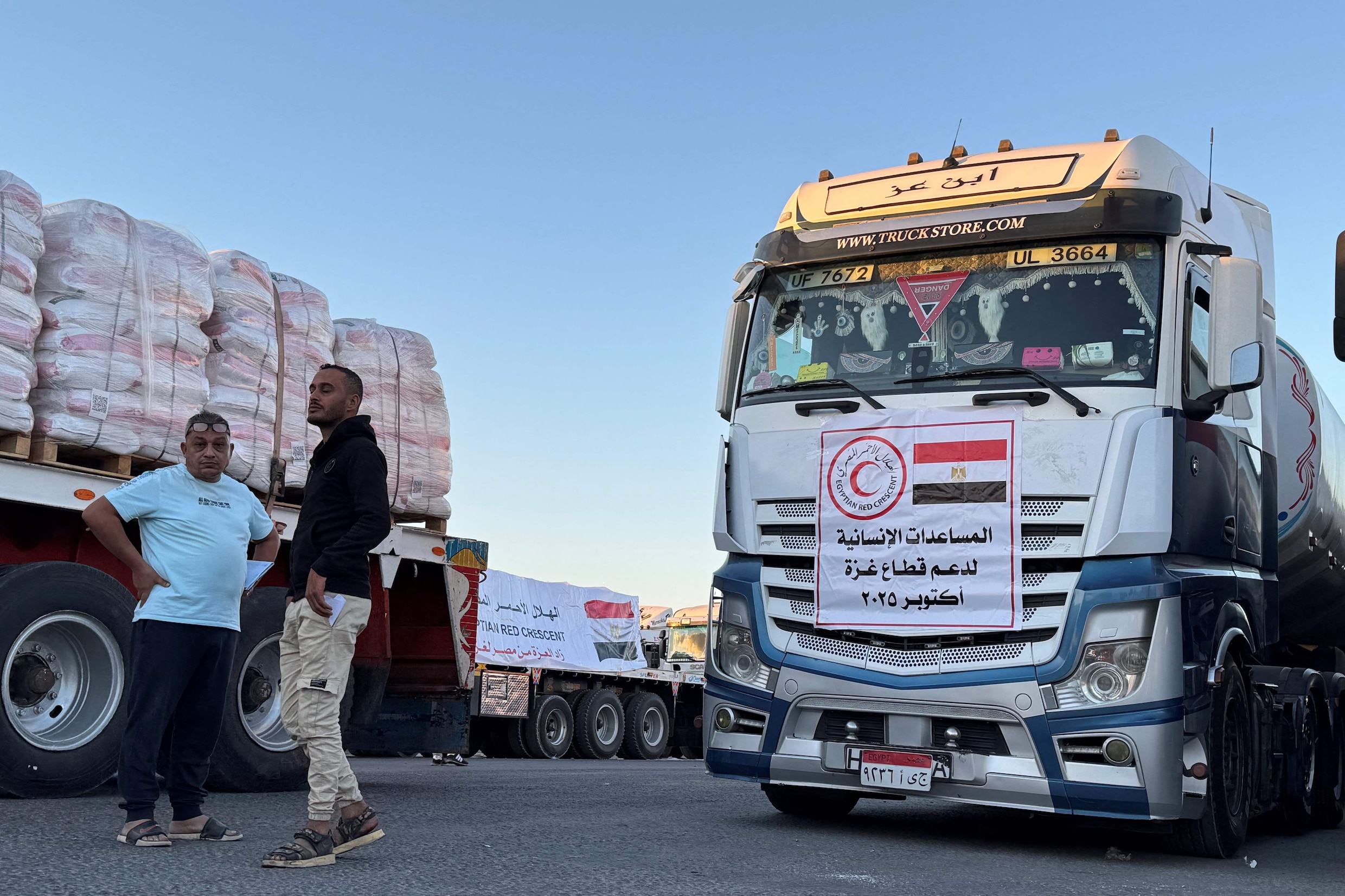 Israël laat fractie van afgesproken noodhulp door in Gaza, Hamas kan ...