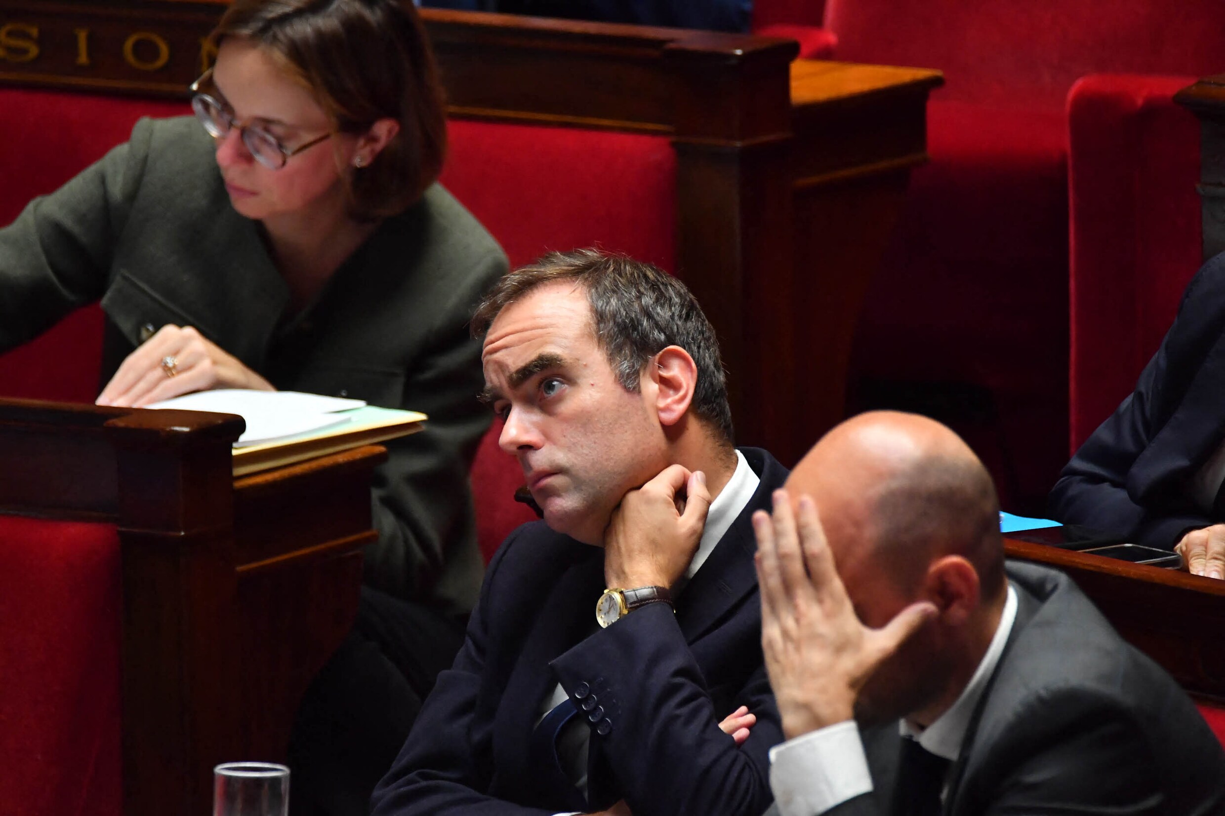 ‘Premier Lecornu moet een manier vinden om links te vriend te houden ...