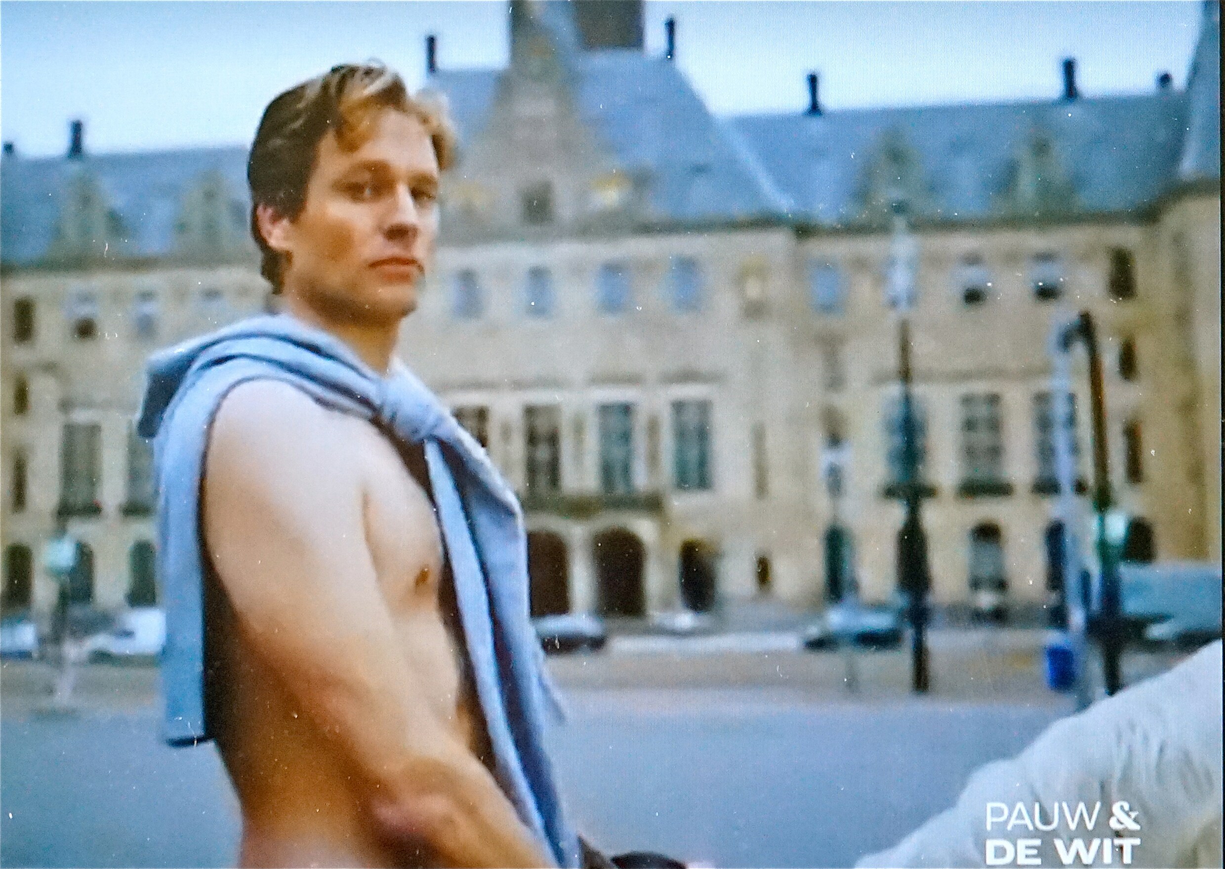 De politici belandden in een draaikolk van oneliners waaruit geen ...