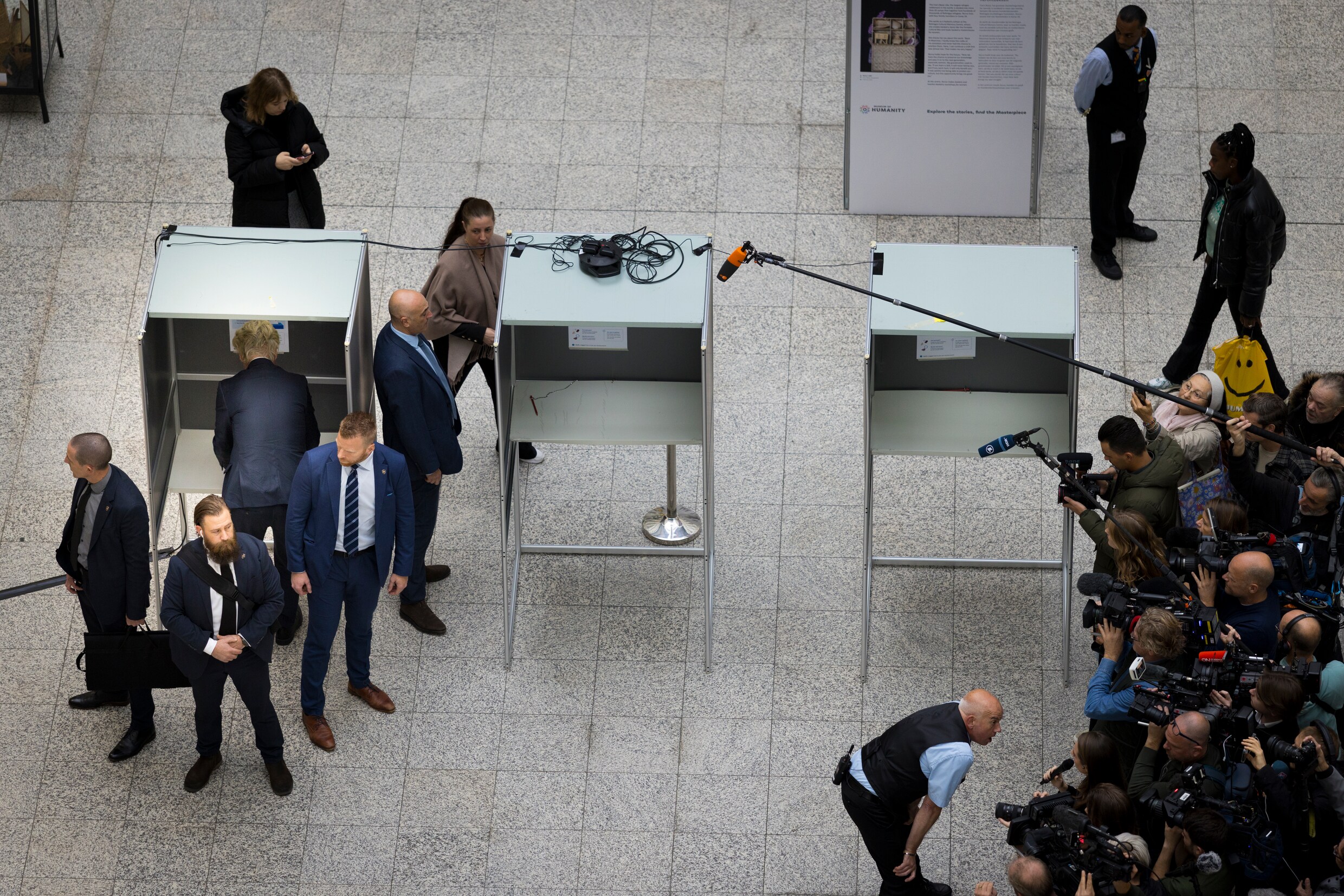 PVV verliest fors, maar gaat alsnog nek-aan-nek met D66 | de Volkskrant