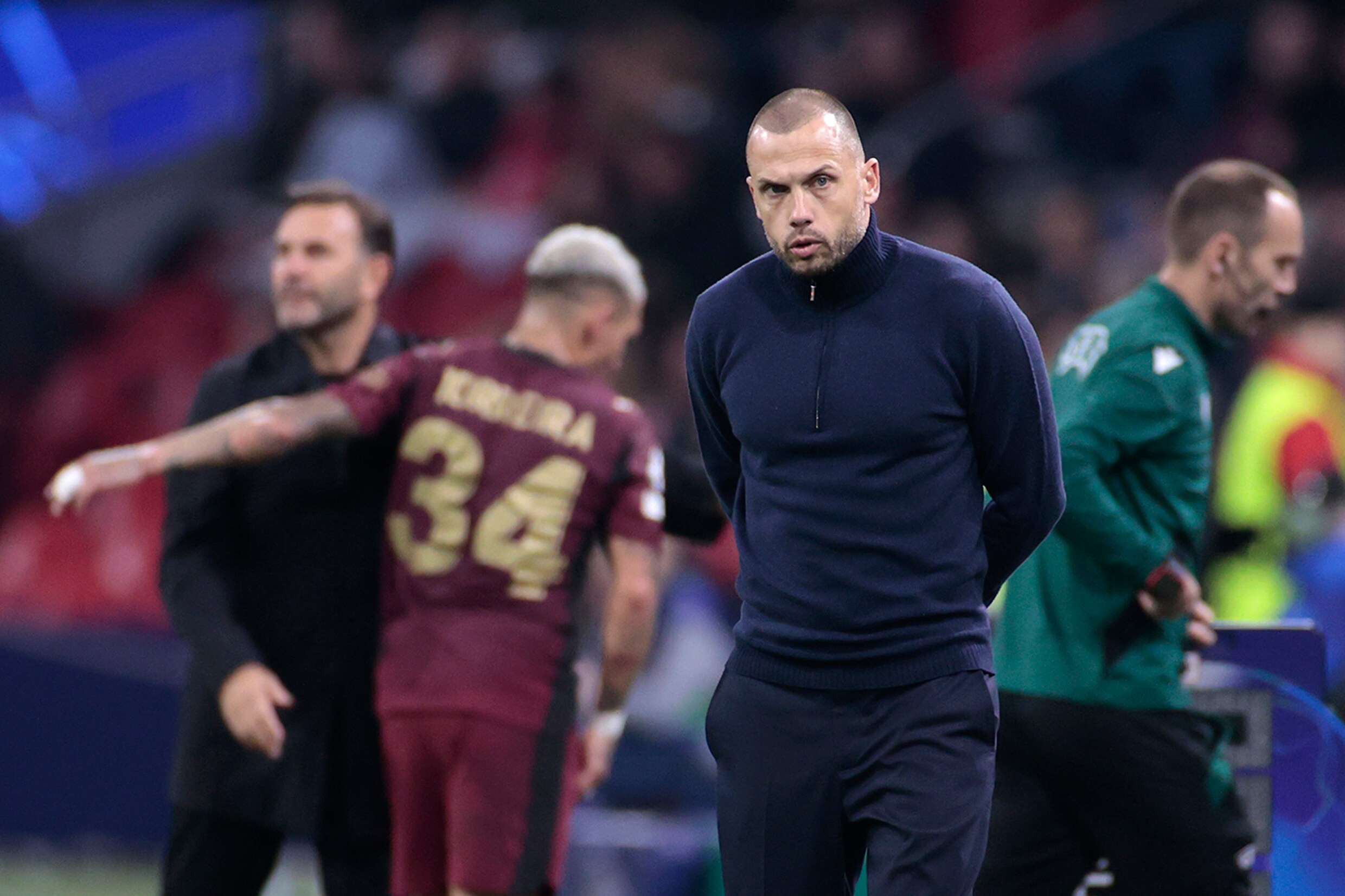 Zwalkend Ajax ontslaat trainer John Heitinga: ‘We hadden het ons vooraf ...