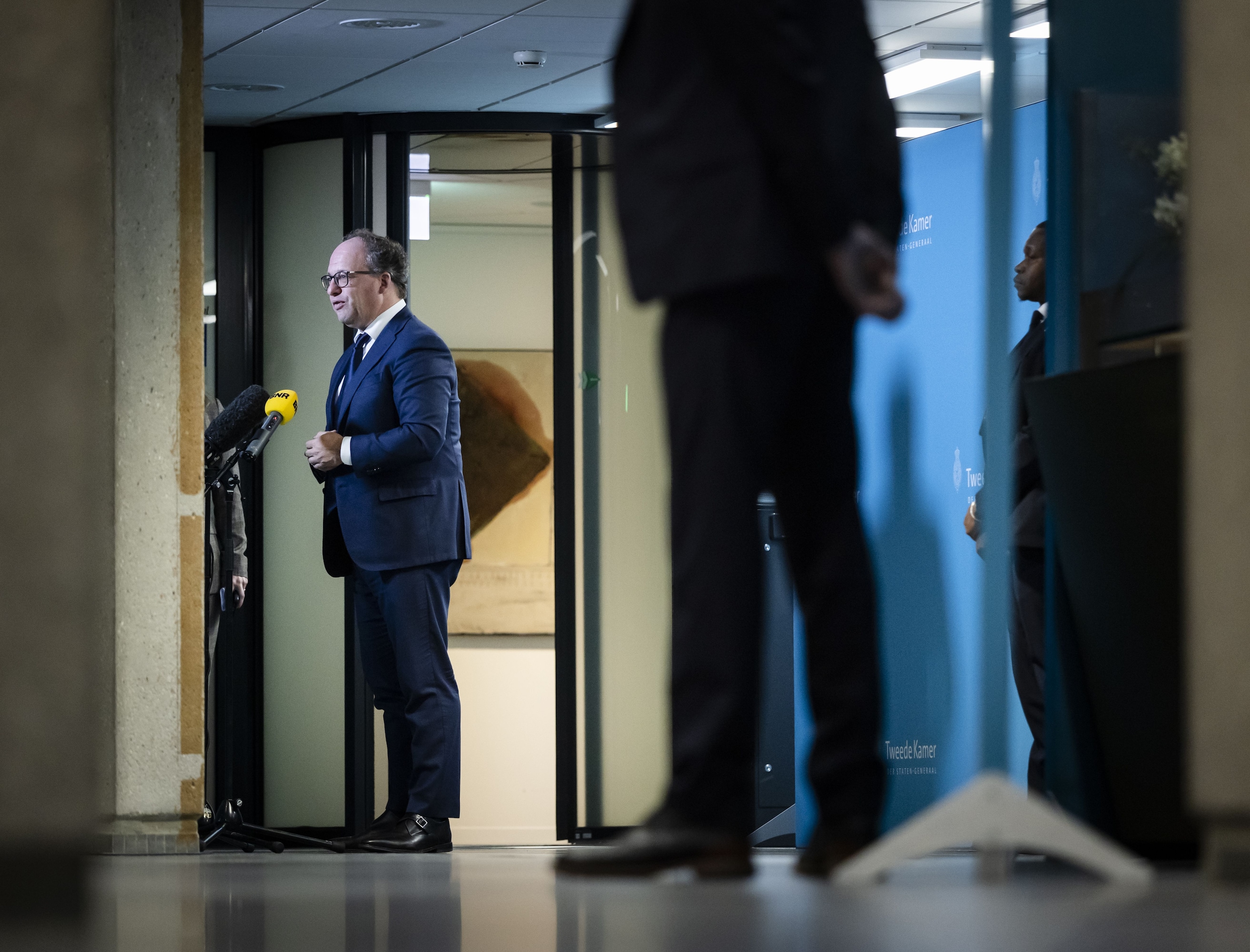 Koolmees wil weten waar de ruimte zit: Klaver om tafel met Yesilgöz ...