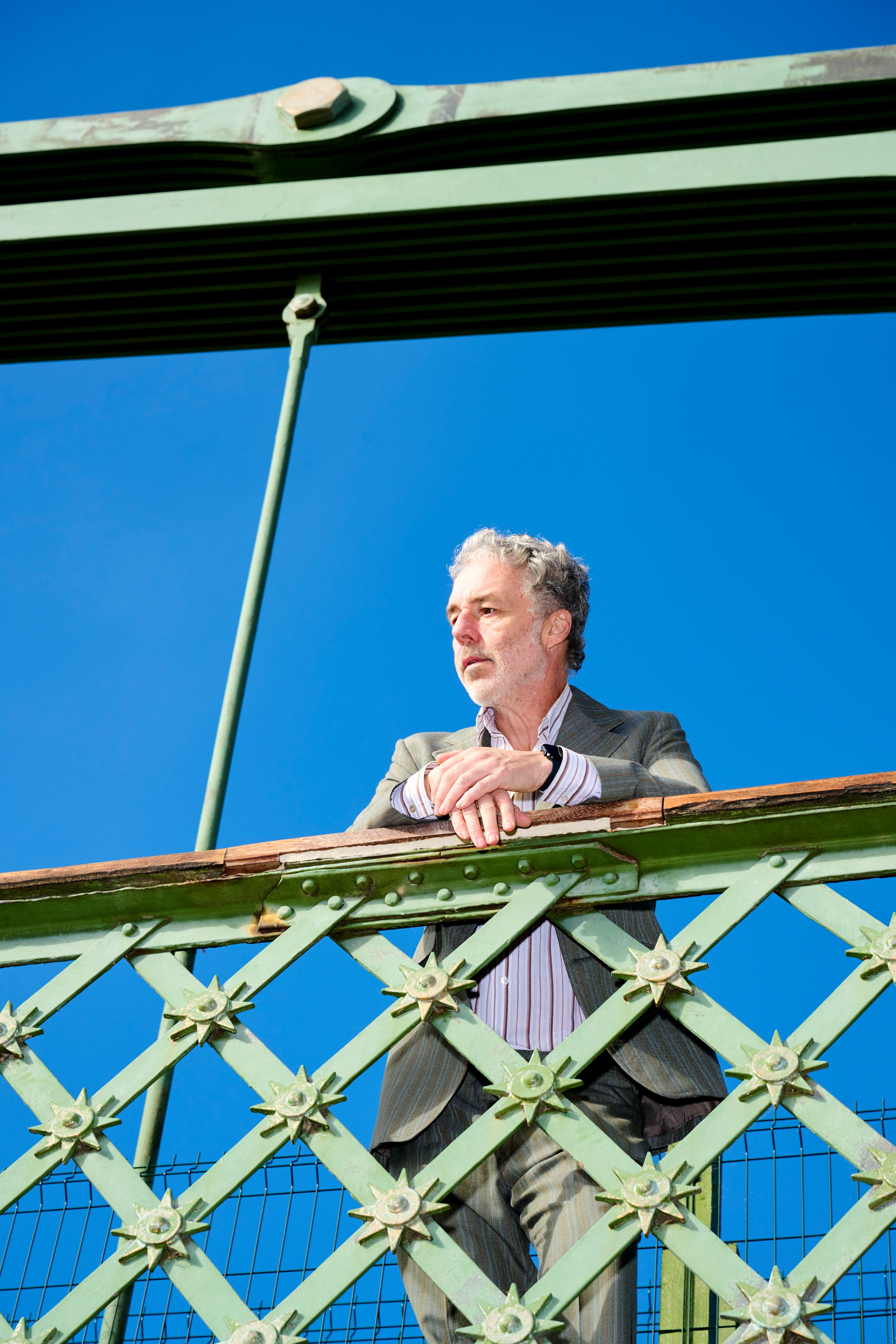 Baxter Dury, zoon van Ian, wilde lang niet zingen. Nu speelt hij de ...