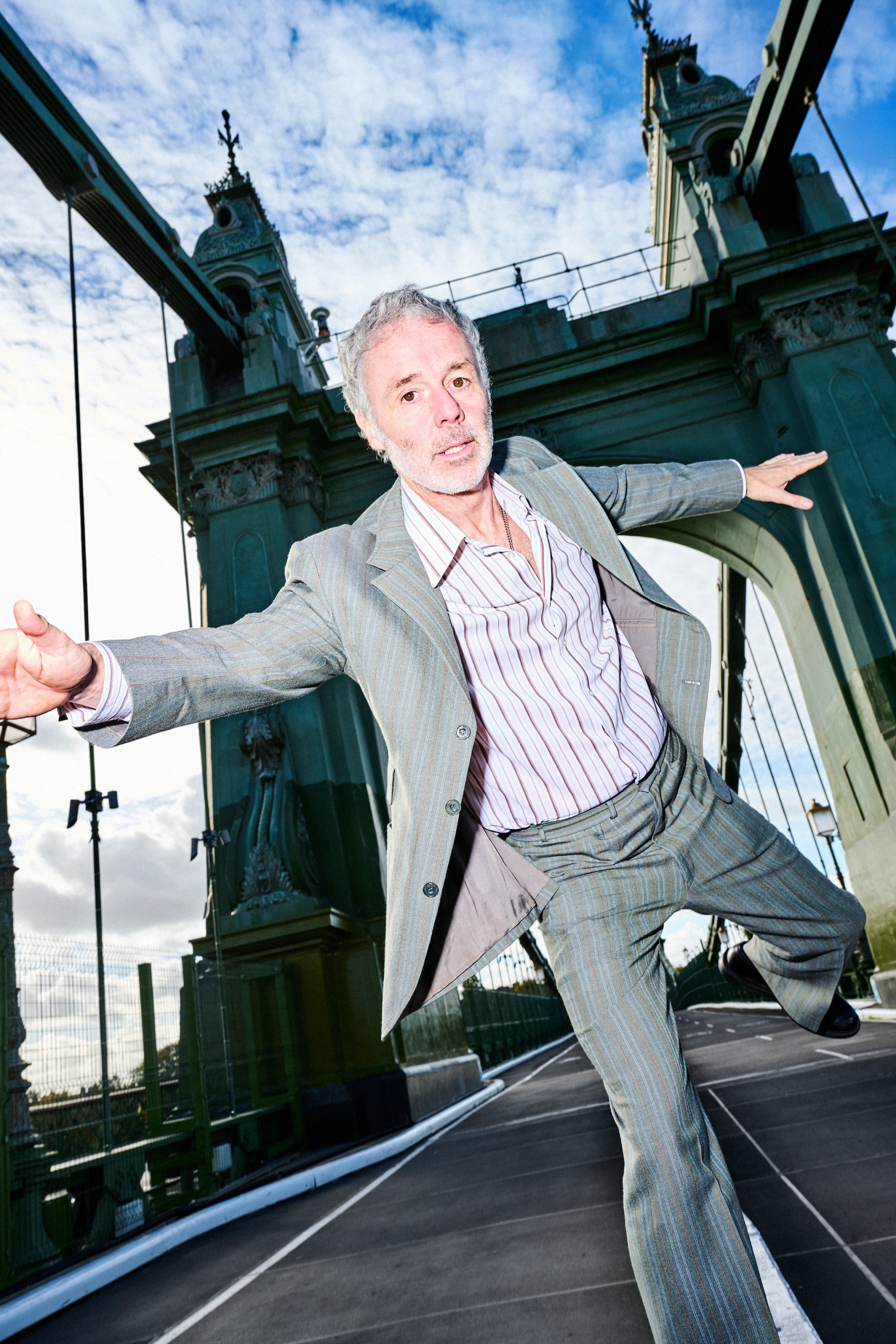 Baxter Dury, zoon van Ian, wilde lang niet zingen. Nu speelt hij de ...