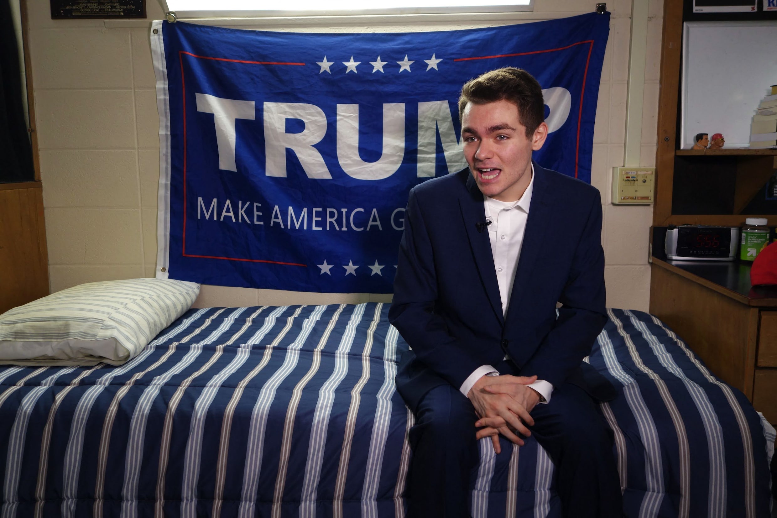 Met zijn extreme ideeën wordt Nick Fuentes steeds meer de splijtzwam ...
