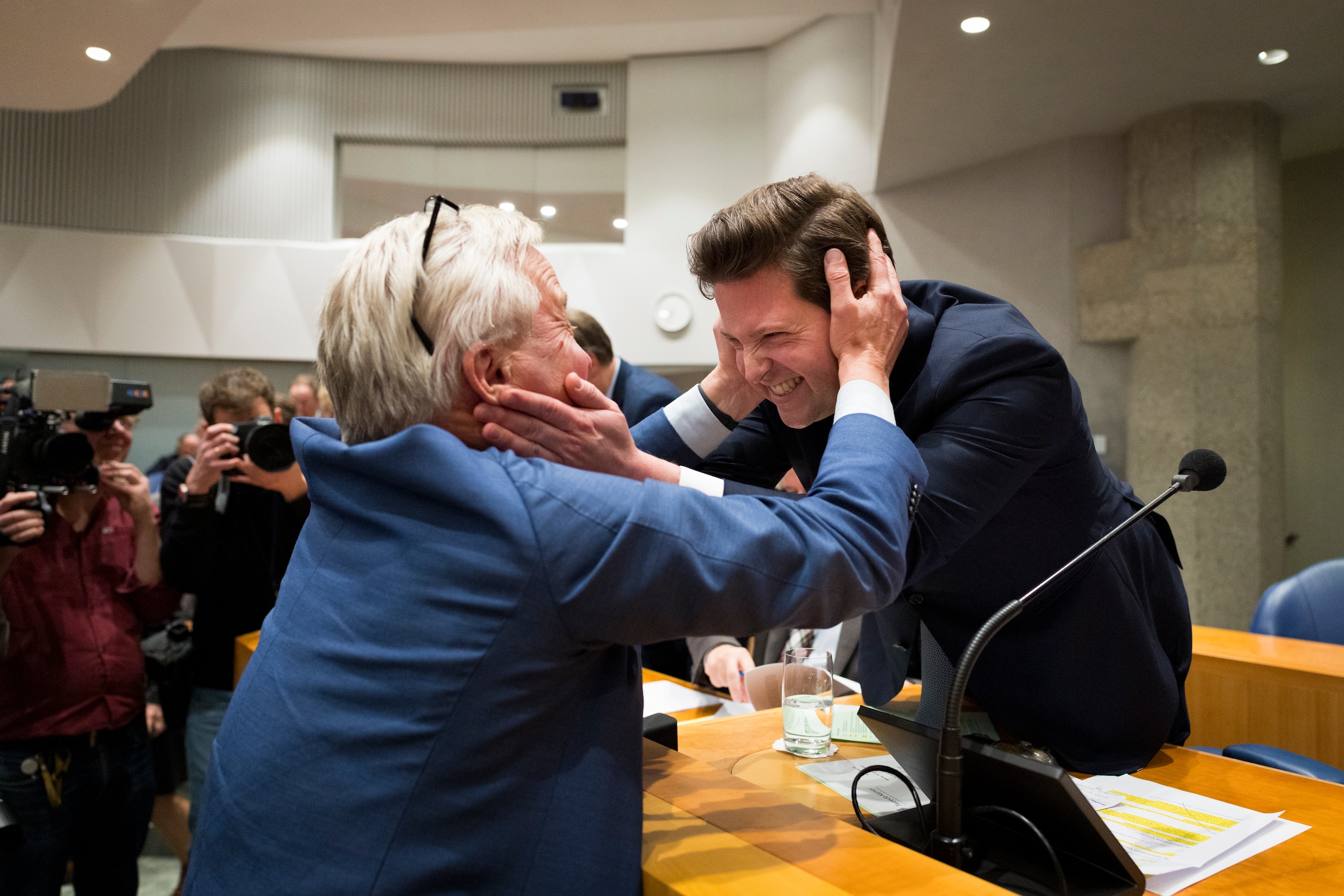 Tweede Kamer kiest met geboren politicus Thom van Campen als nieuwe ...