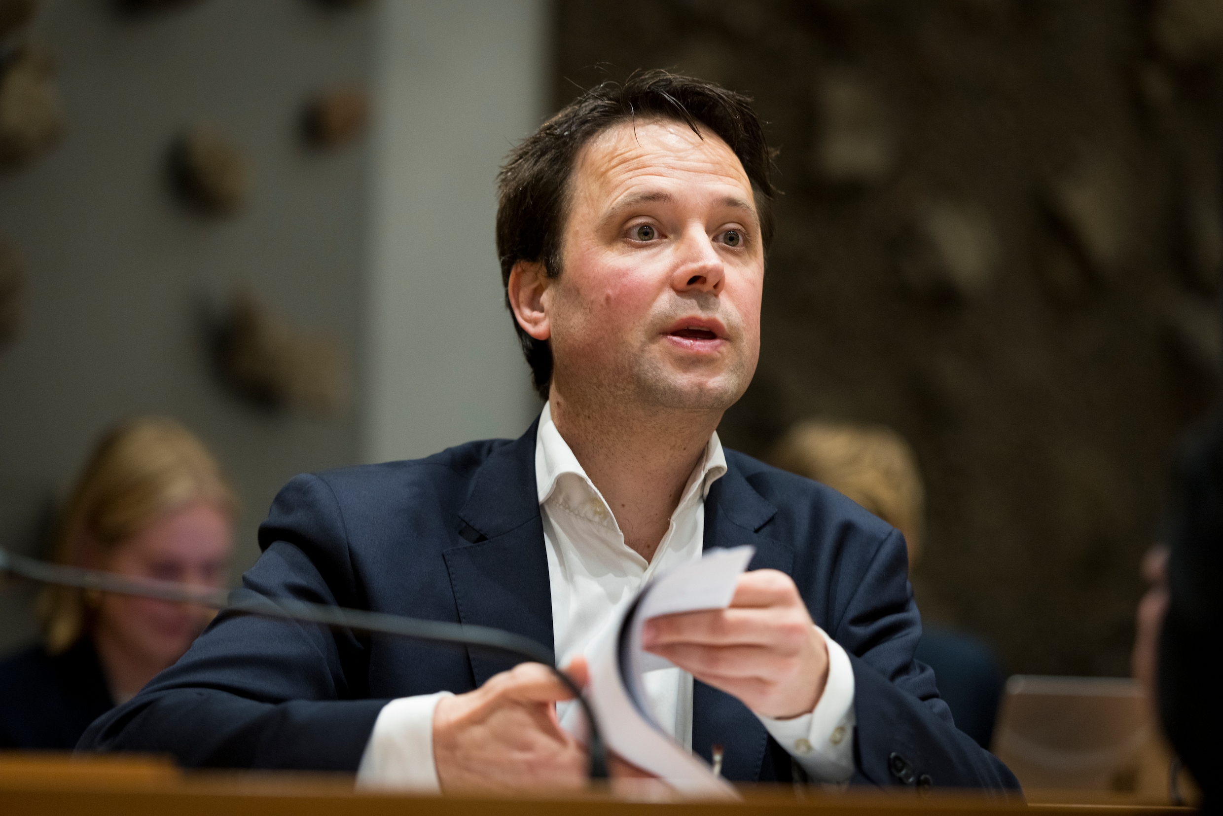 Wet tegen politieke bemoeienis met rechtsgang aanvaard, ook meerderheid ...