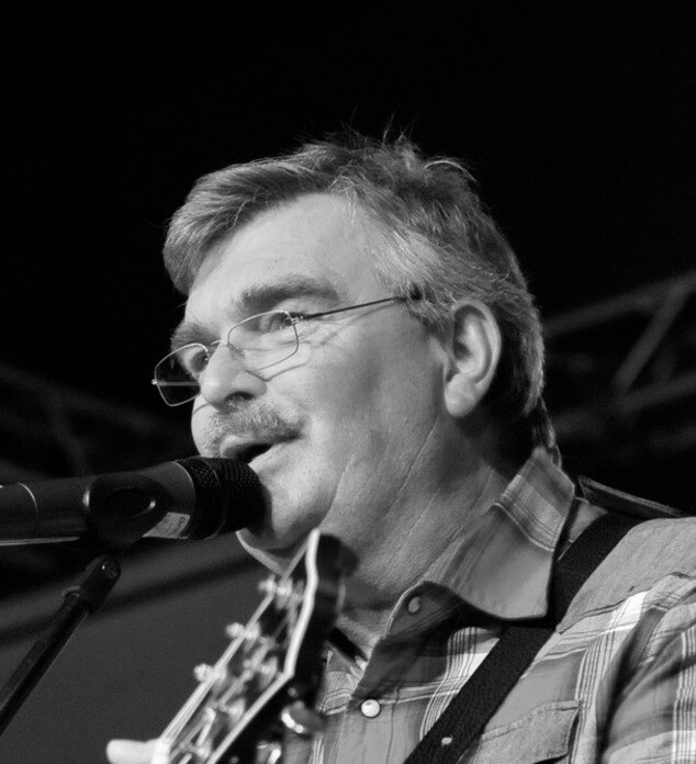 ‘Vertrouw op God, maar zet wel je fiets op slot’, zong Wim Pols ...