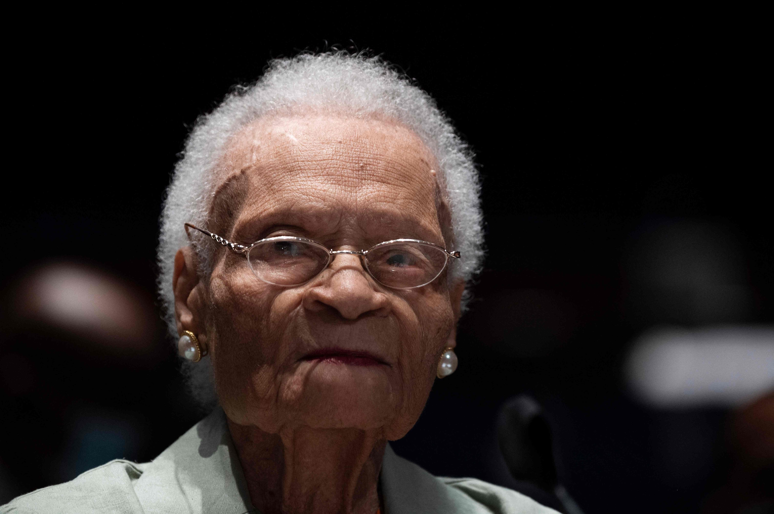 Viola Fletcher (111), oudste overlevende van racistisch bloedbad in ...