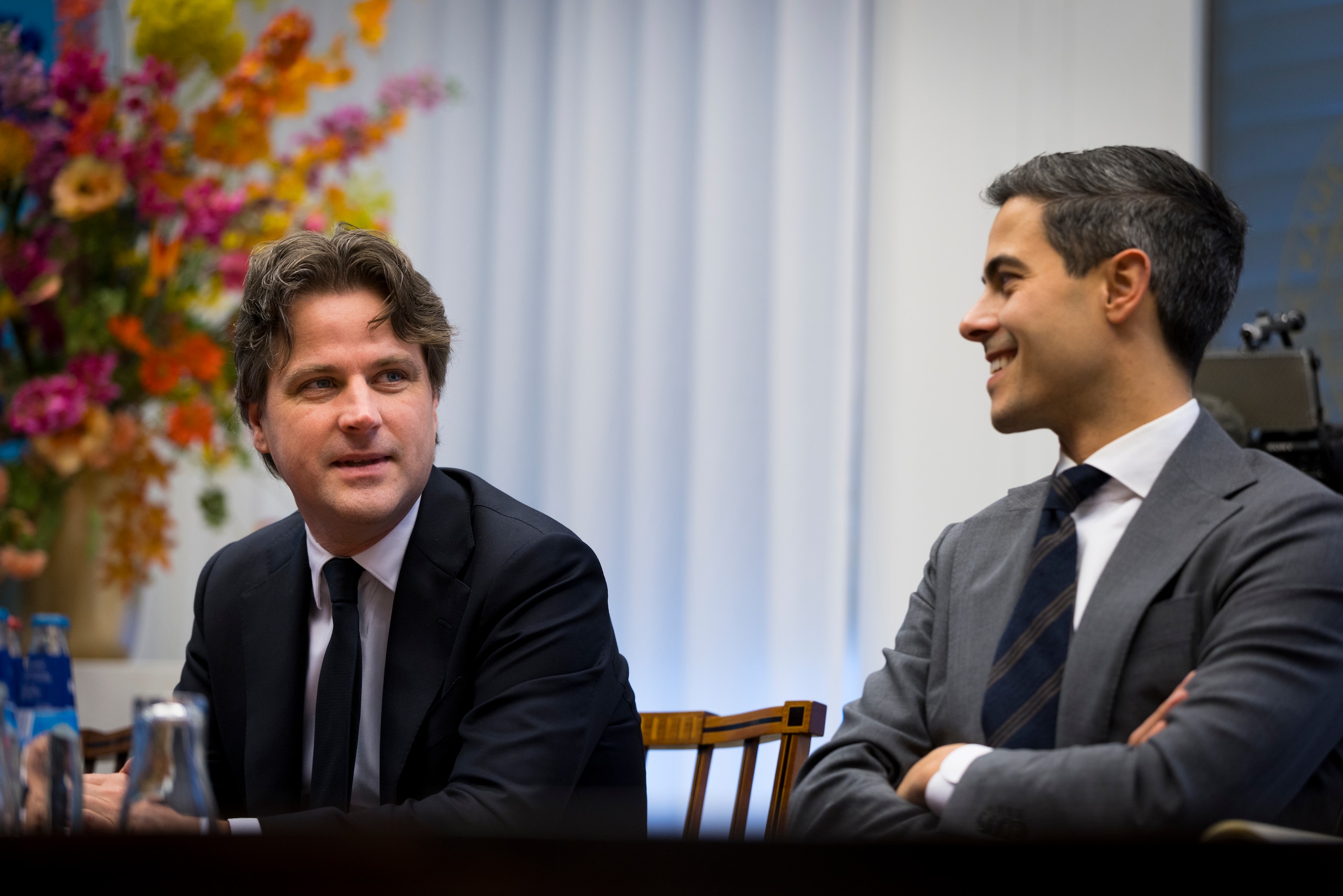 Live formatie: Formatie voor kerstdagen nog in volle gang: fractievoorzitters onderhandelen ...