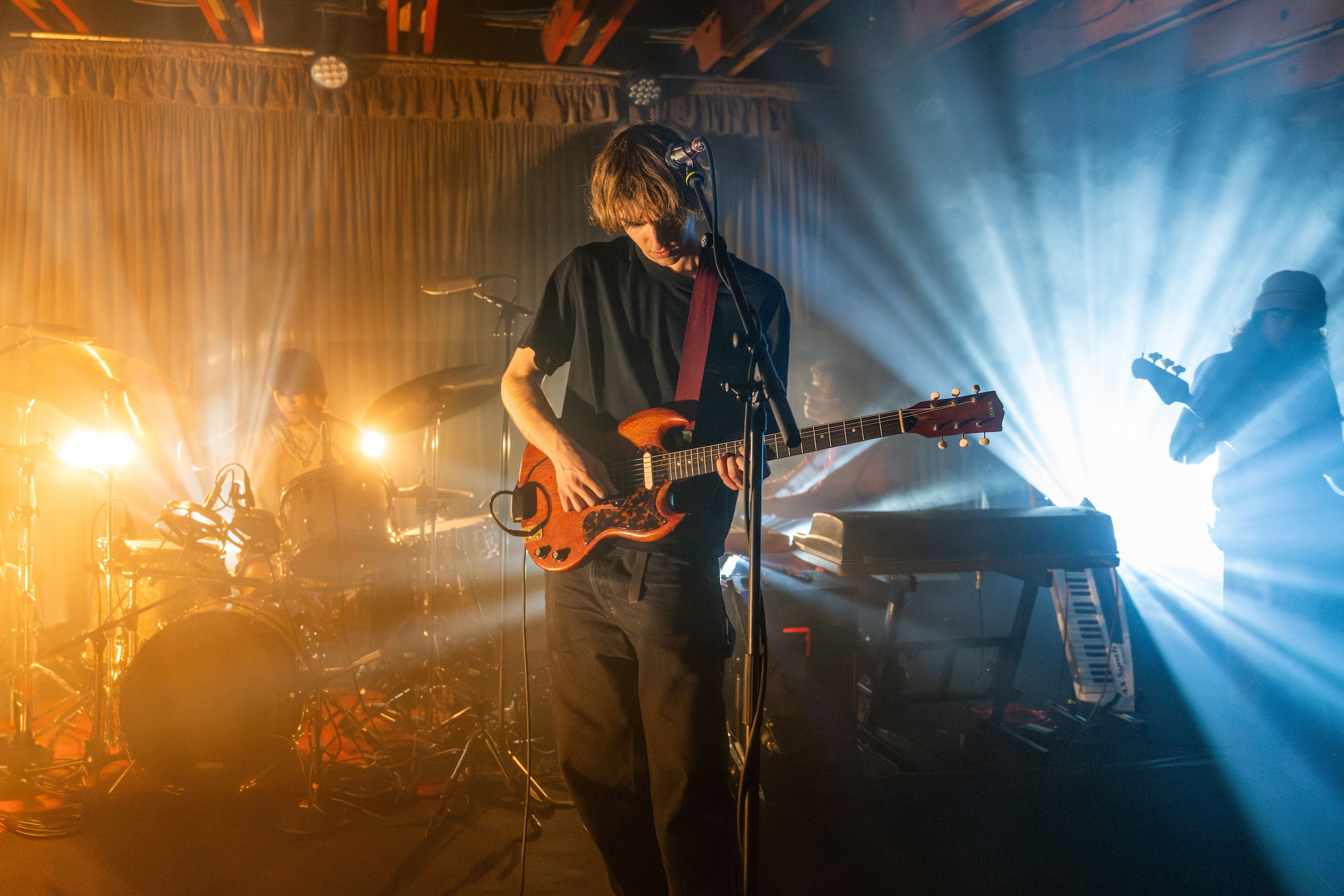 Iedereen adoreert Cameron Winter, de intrigerende singer-songwriter die ...