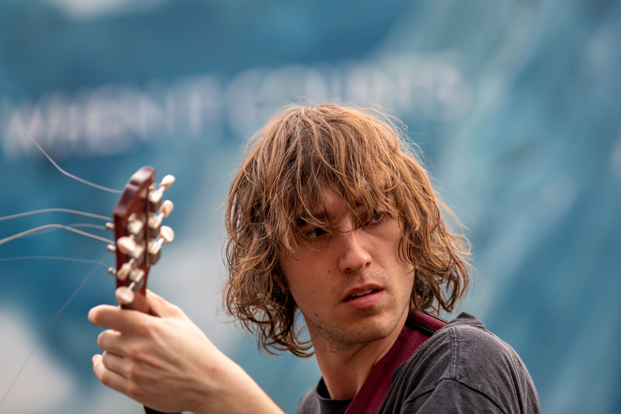 Iedereen adoreert Cameron Winter, de intrigerende singer-songwriter die ...