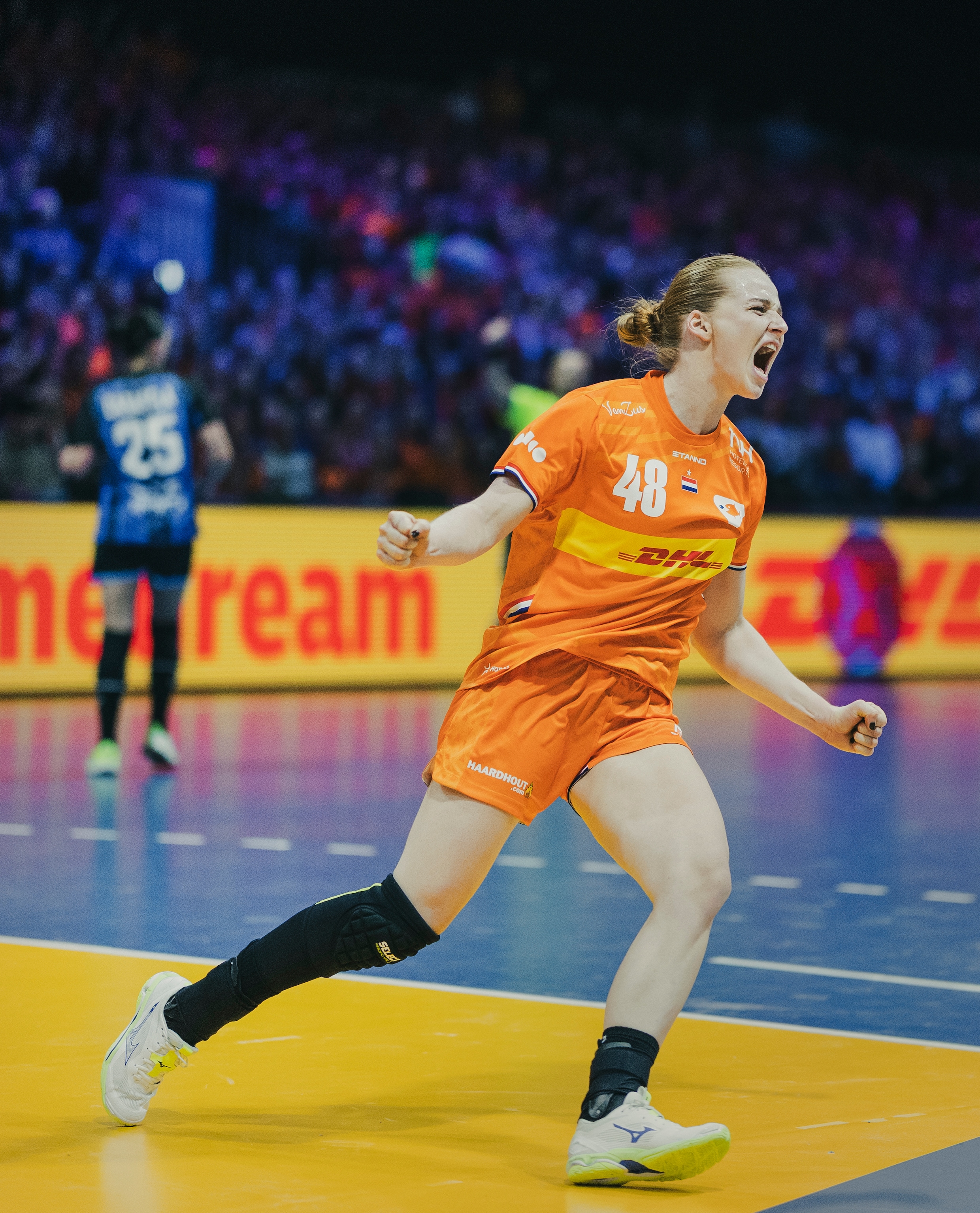 Dit WK handbal moet Dione Housheer in vorm zijn, anders maakt Nederland ...
