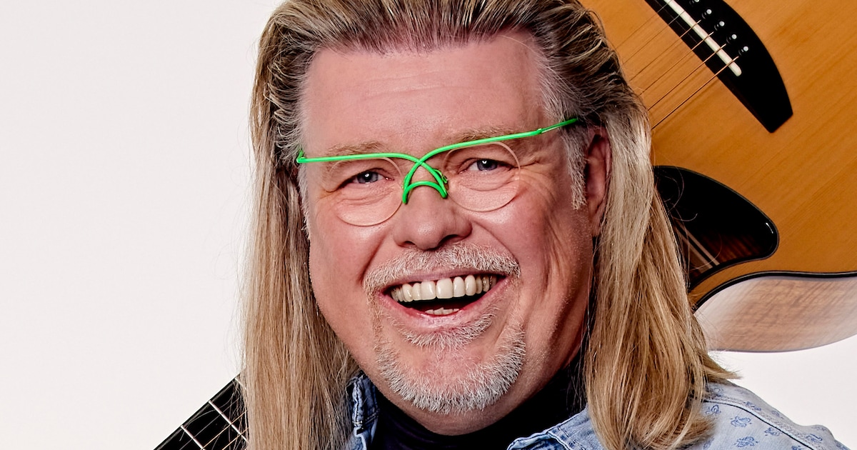 Opgeruimde troubadour René Karst zong ‘liedjes met een knipoog’ en ...