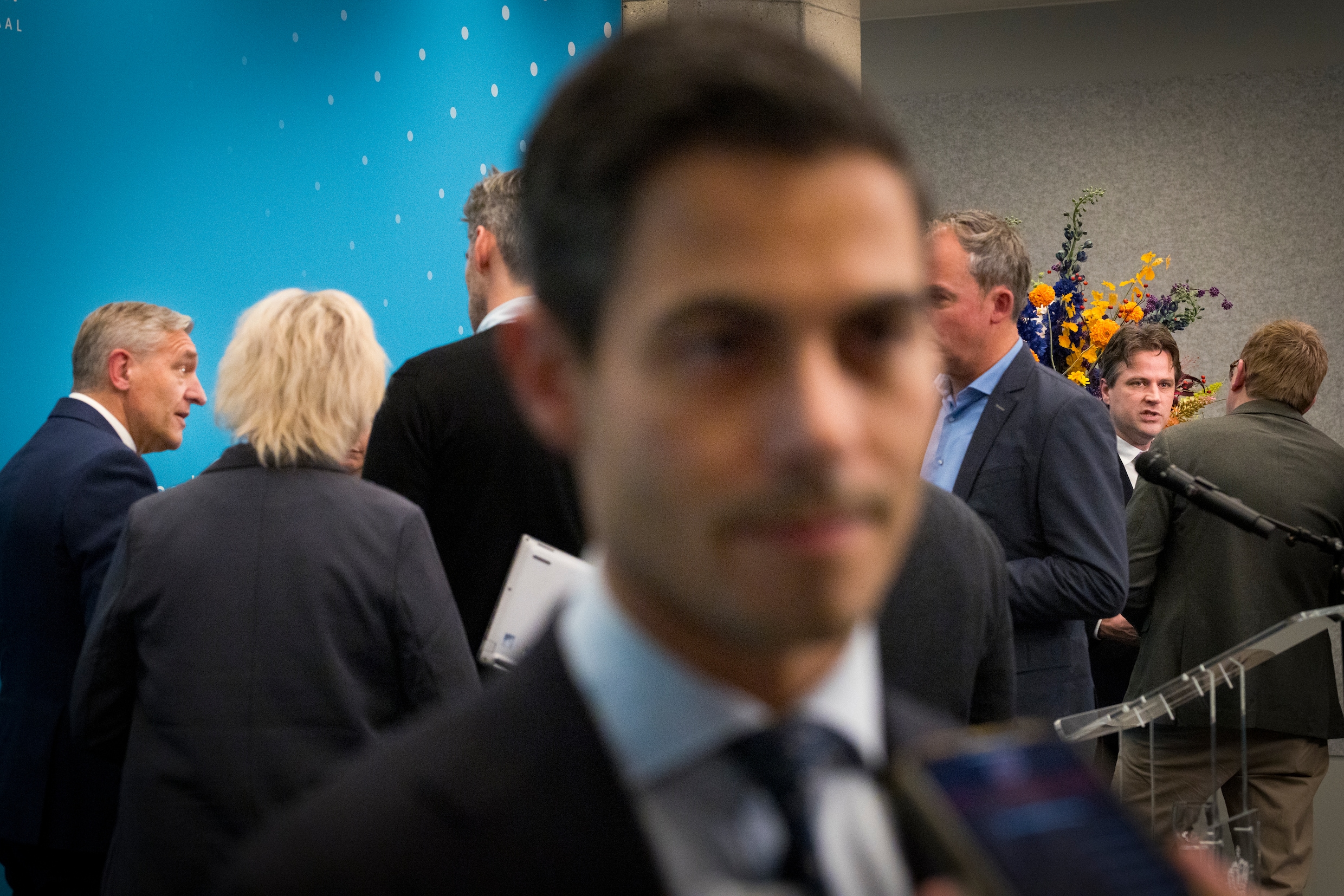 Live formatie: Nieuwe fase in formatie: VVD begint gesprekken met D66 ...