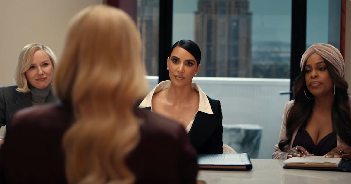 De serie ‘All’s Fair’ (met Kim Kardashian) is ongelooflijk slecht, maar ...