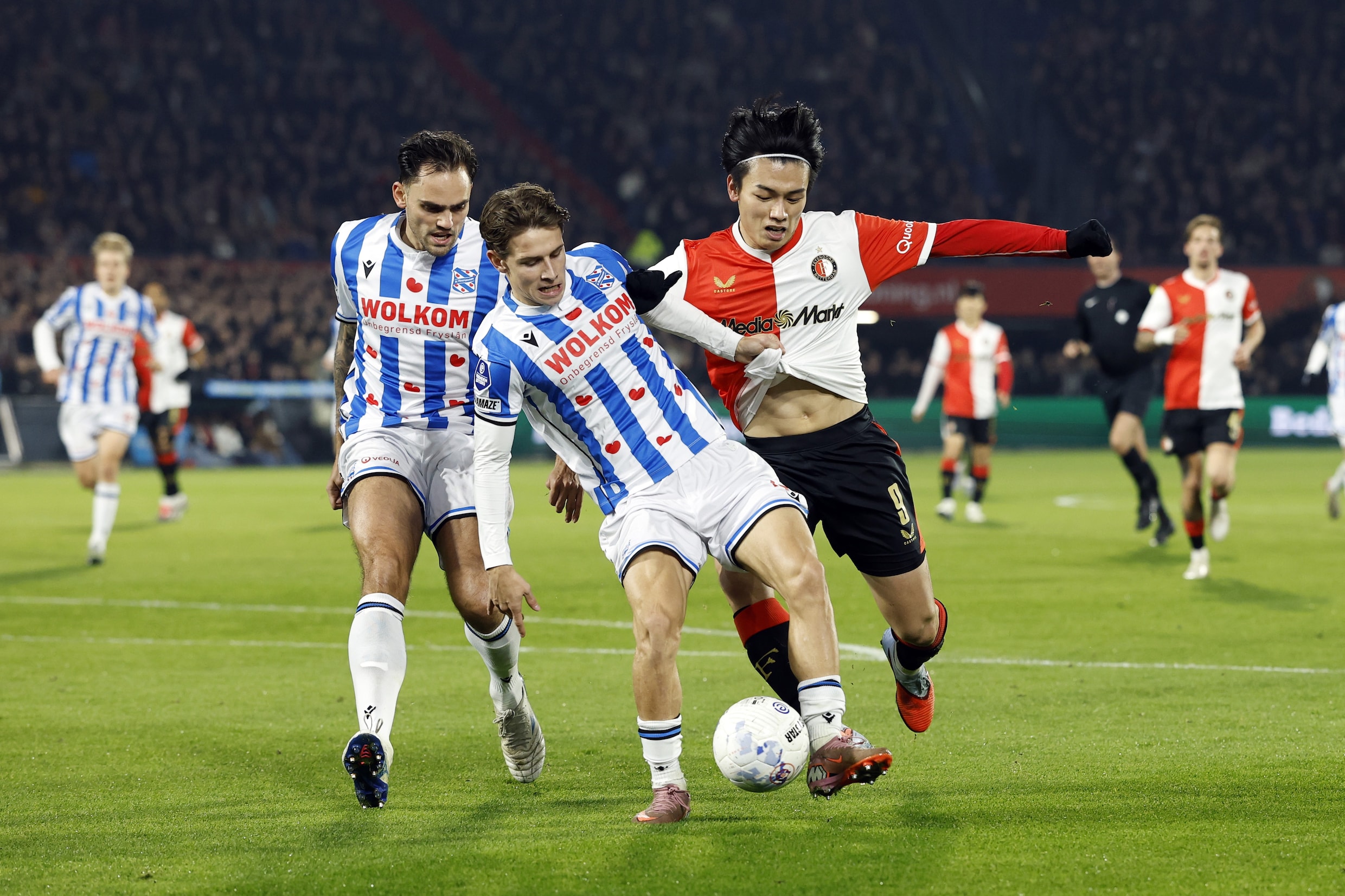 Feyenoord ligt ook uit de beker na verlies tegen Heerenveen (2-3), druk ...