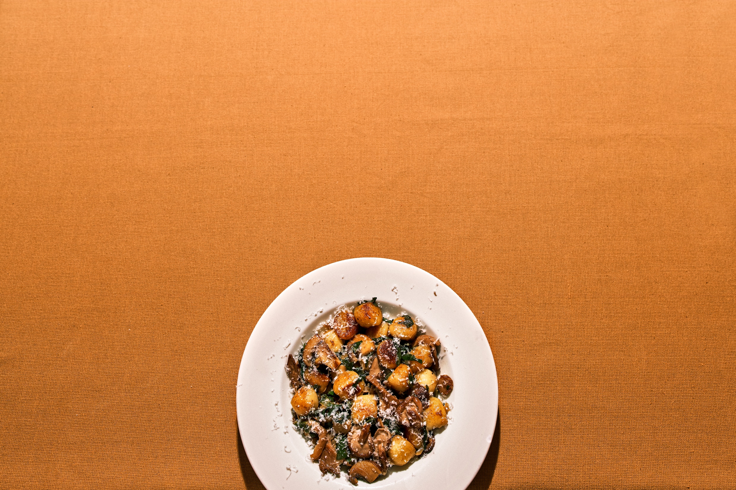 Mijmerend over zingeving krijgt Yvette zin in deze gebakken gnocchi met ...