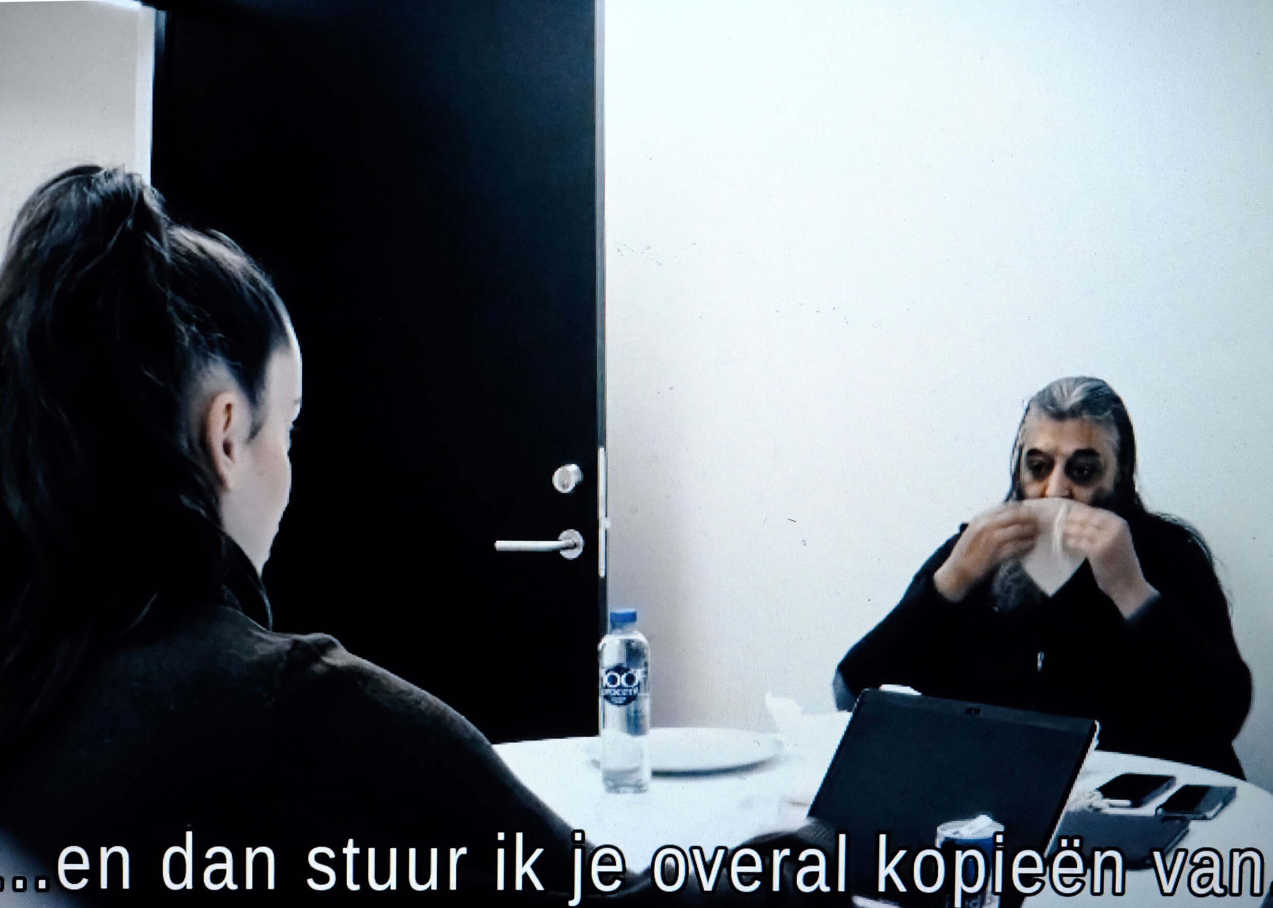 In de Deense docuserie ‘Advocaat van de onderwereld’ is de spanning ...