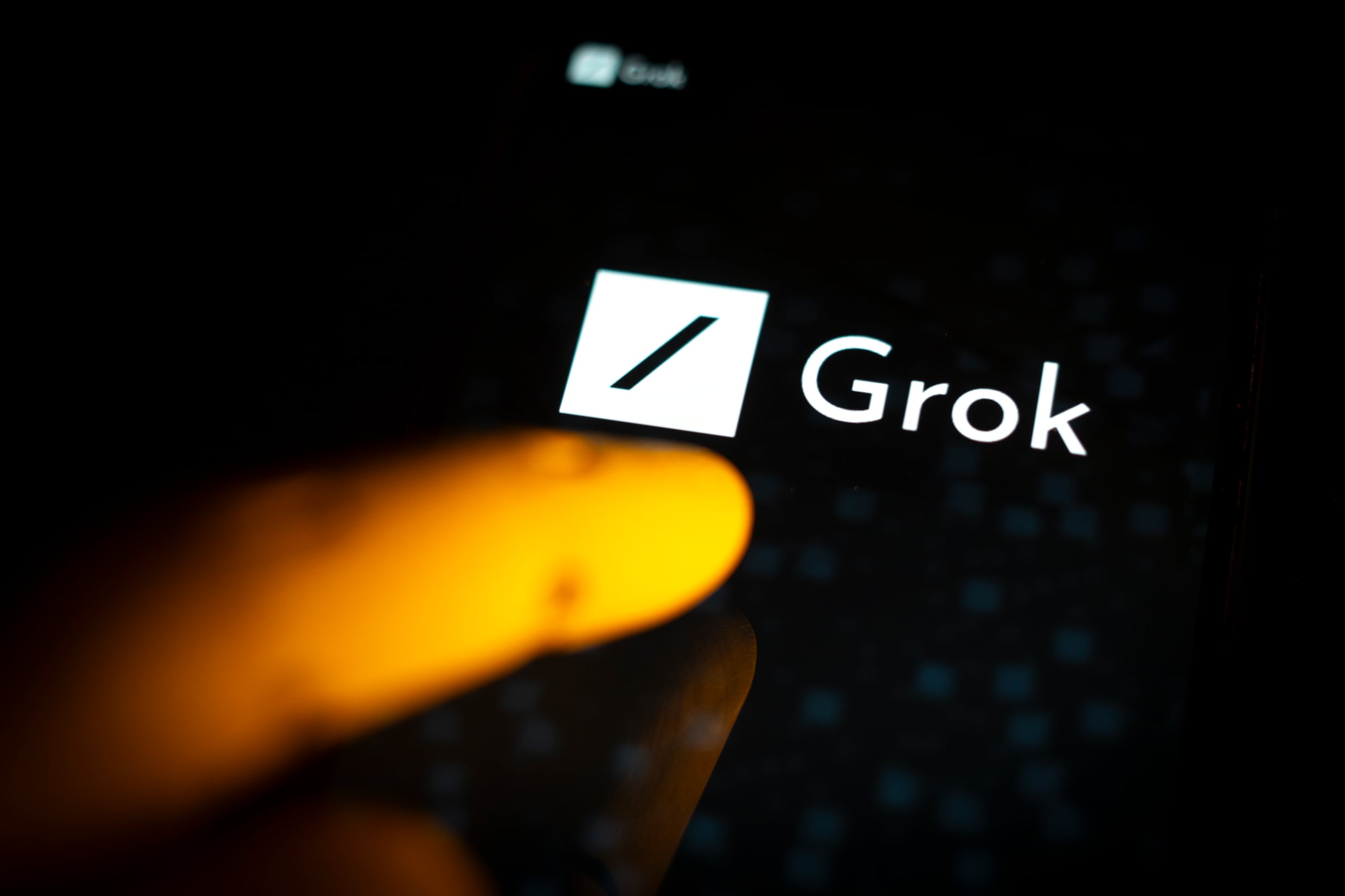 Alleen betalende gebruikers mogen op X nog vrouwen digitaal ontkleden ...