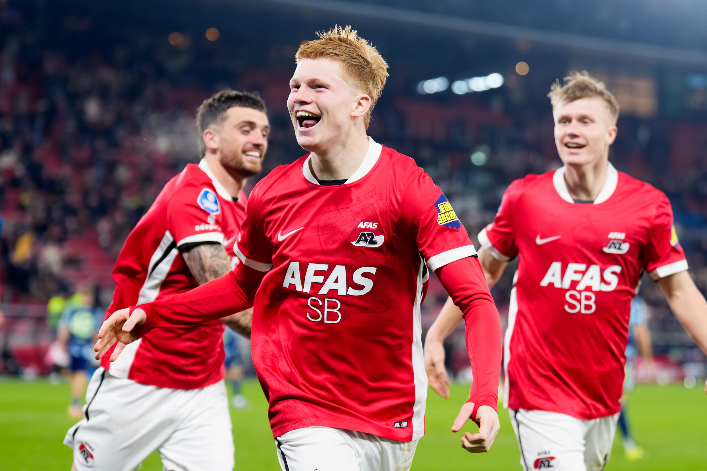 AZ walst over Ajax (6-0), dat dit seizoen weer zonder prijs blijft | de ...