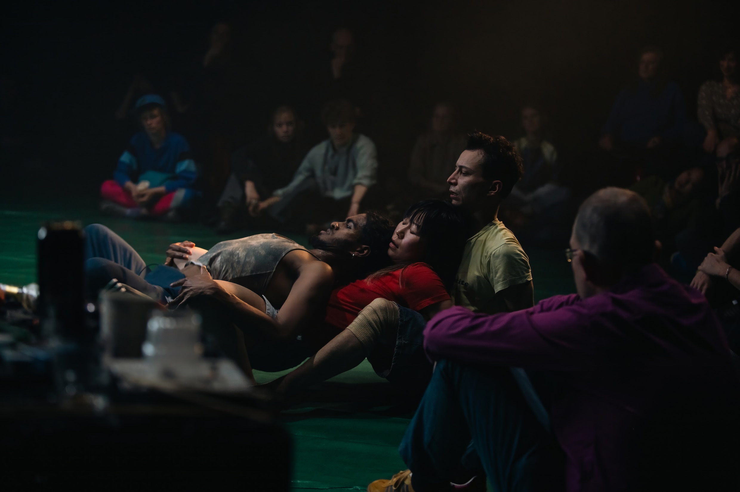 De charme van de performance ‘Becoming God’ van Melyn Chow ligt in de ...