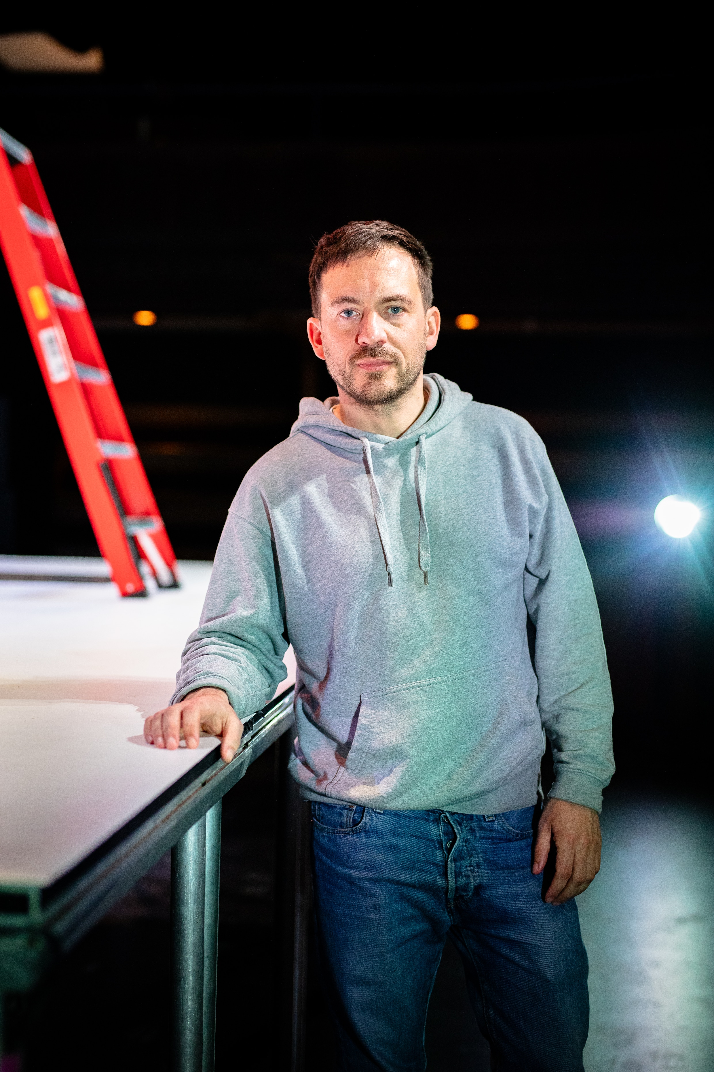 In ‘Tussen de mazen’ krijgen een visser en een crimineel – twee typisch ...