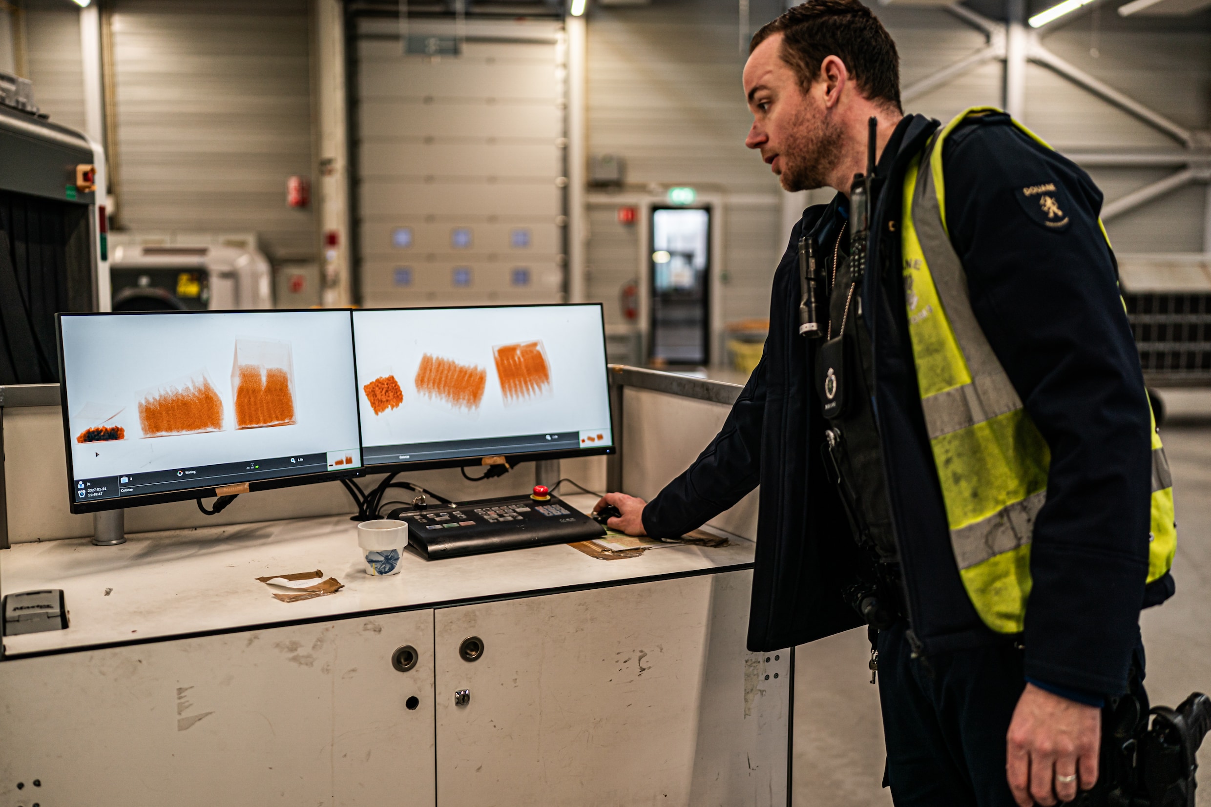 Douane en politie zien explosieve toename hennepsmokkel, een ‘boterberg ...