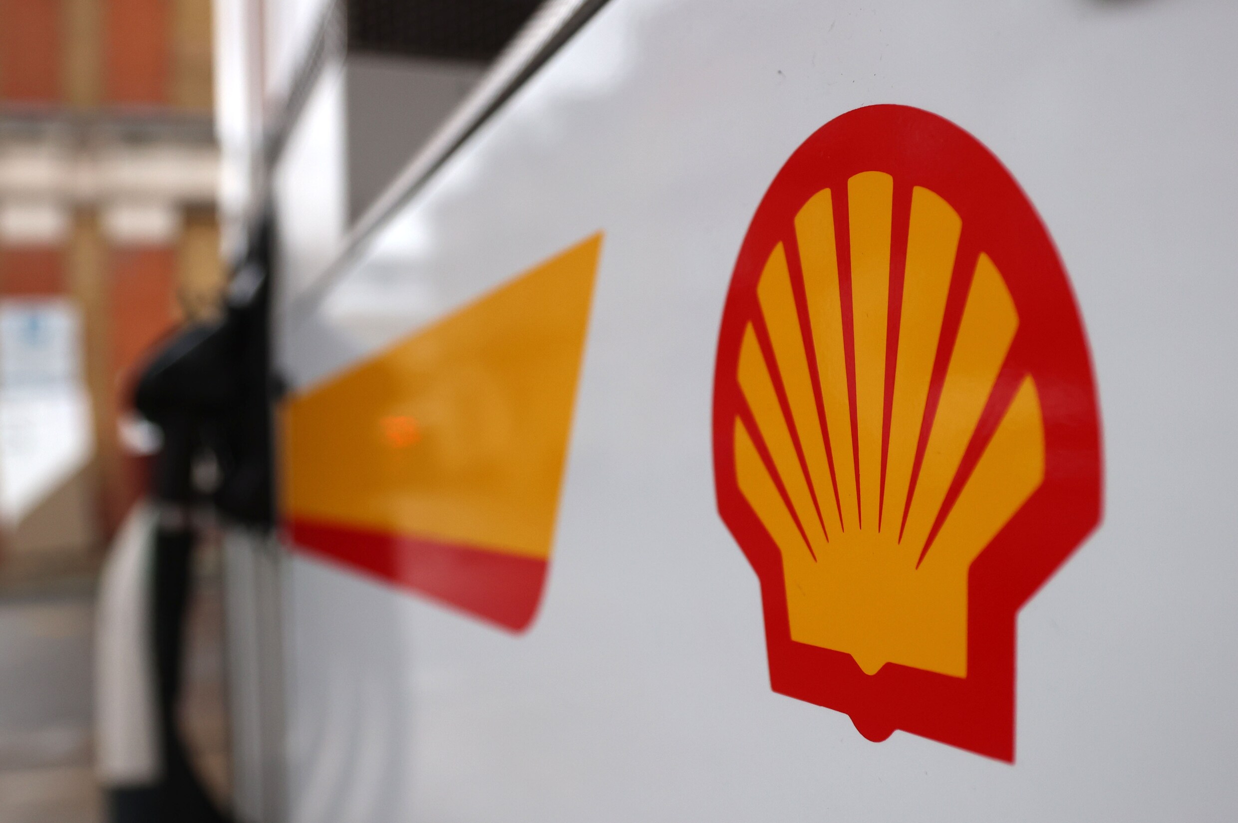 Shell houdt vast aan inkoopprogramma’s aandelen ondanks winstdaling ...