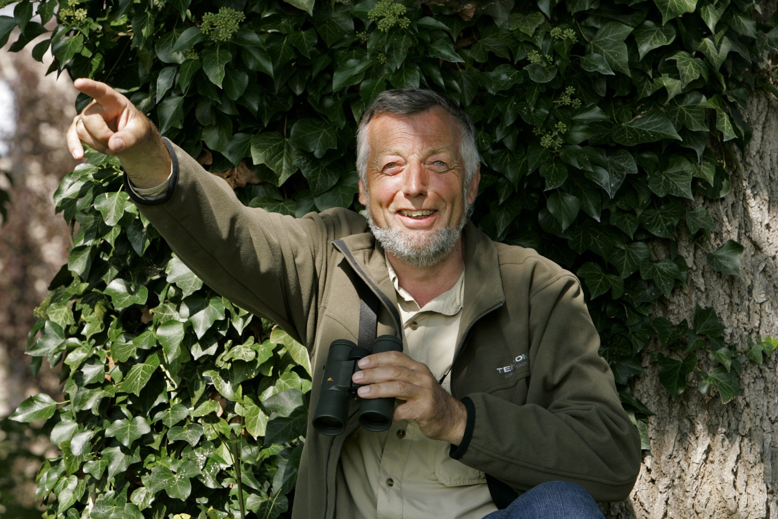 Nico de Haan (1947-2026) maakte vogelkijken populair bij het grote ...
