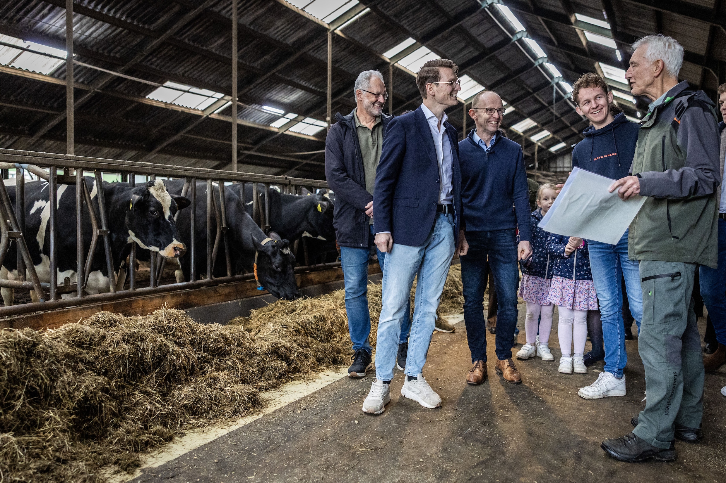 Op zijn eerste werkbezoek lijkt minister Van Essen de vleesgeworden ...
