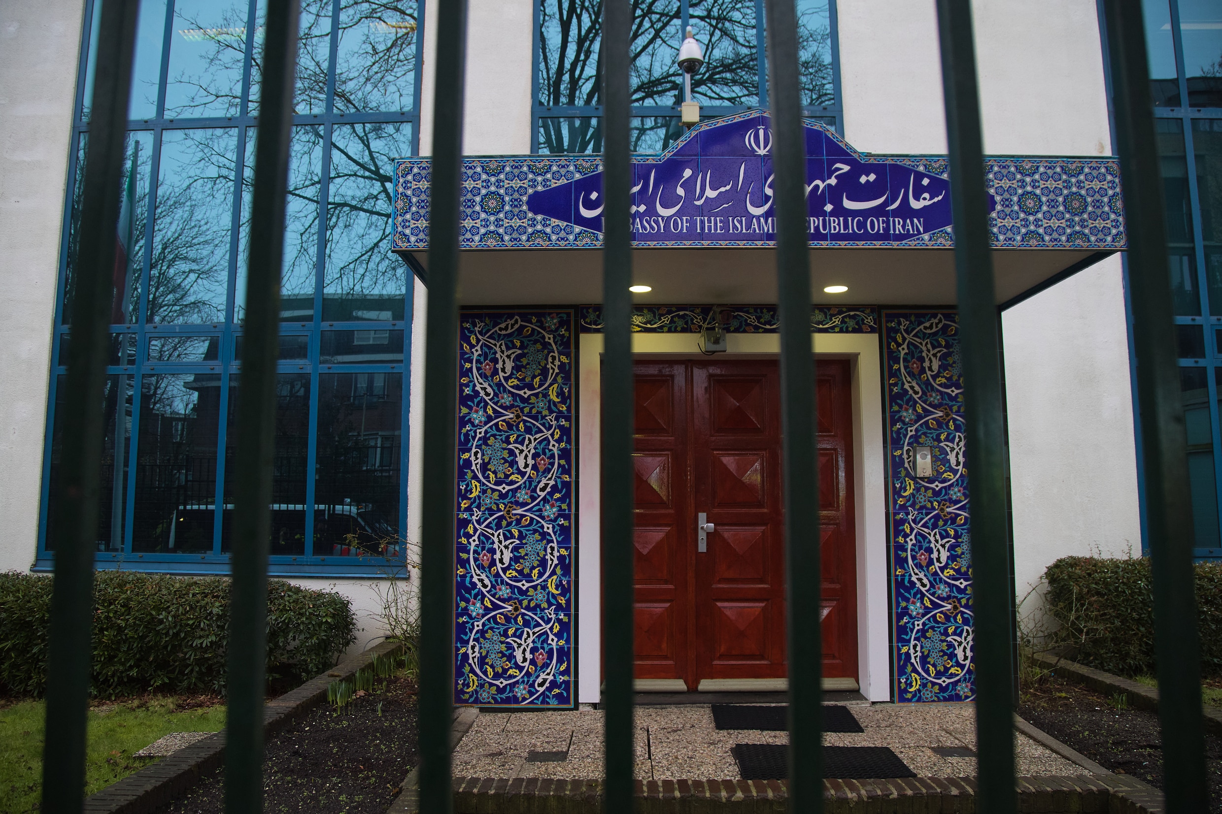 Iran nam bagage van Nederlandse diplomaat in beslag, Nederland roept ...