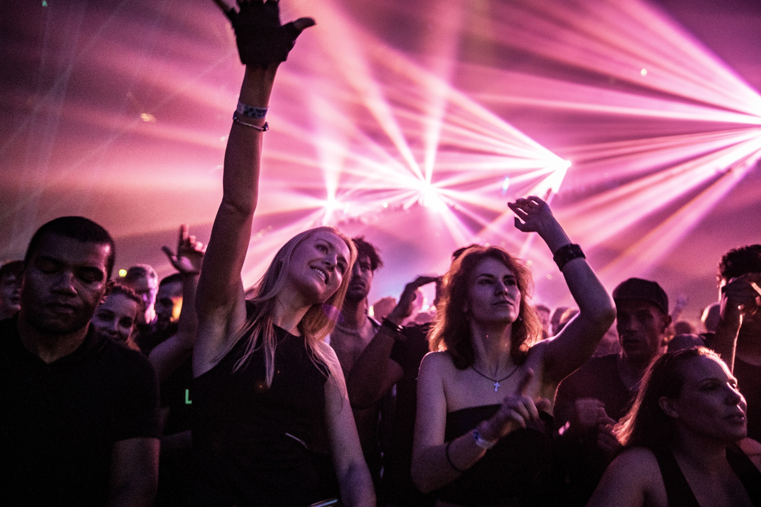 Dancefestivals schrappen optredens van dj’s na beschuldigingen van ...